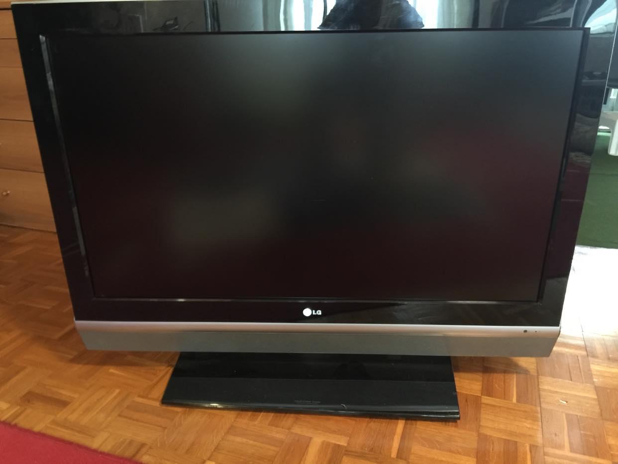 LG 42LC2RR 42 LCD TV