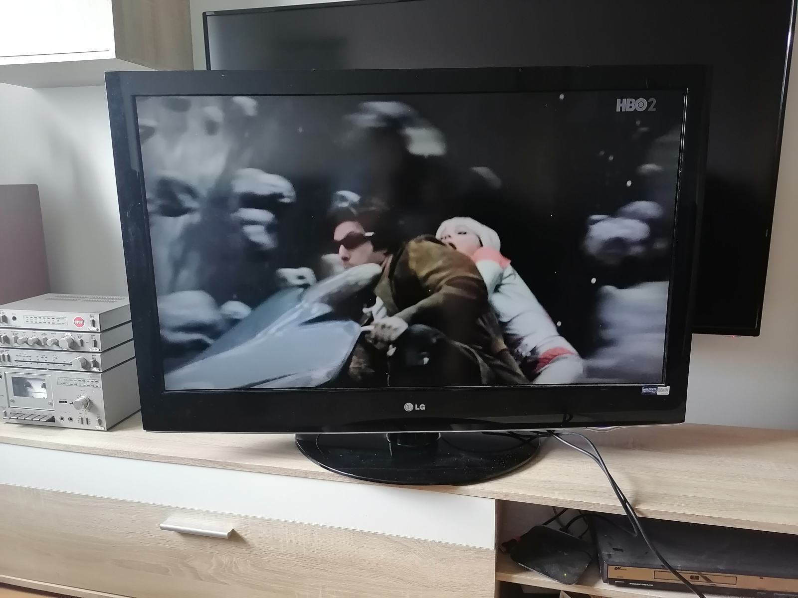 LG 42LH3000 (106.7 cm)