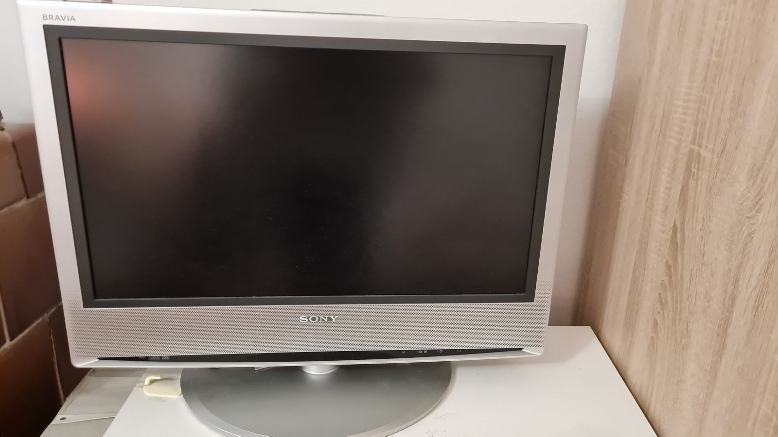 Podarim TV Sony Bravia, raven ekran