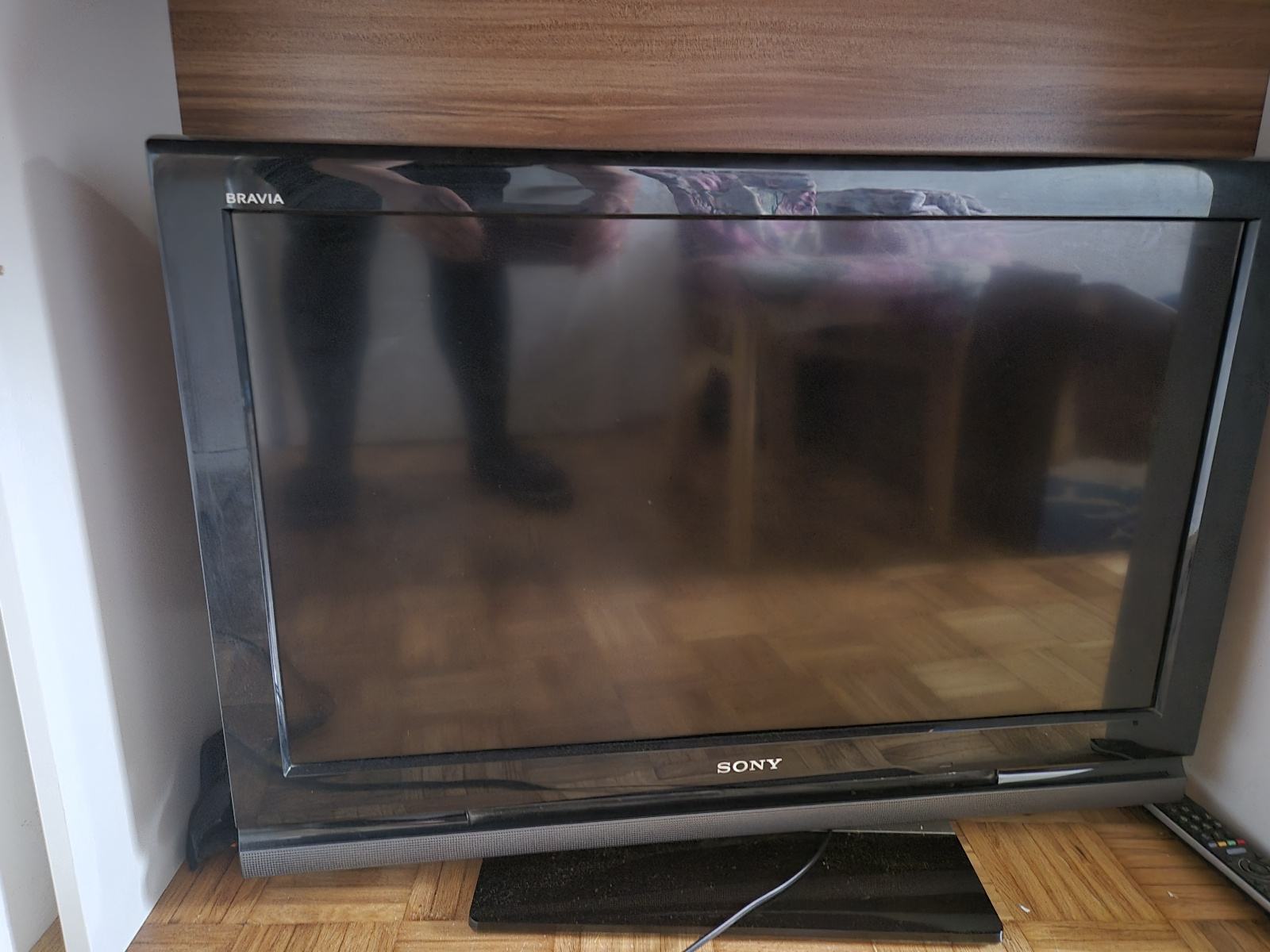 Sony LCD TV KDL-32V4500 z daljincem