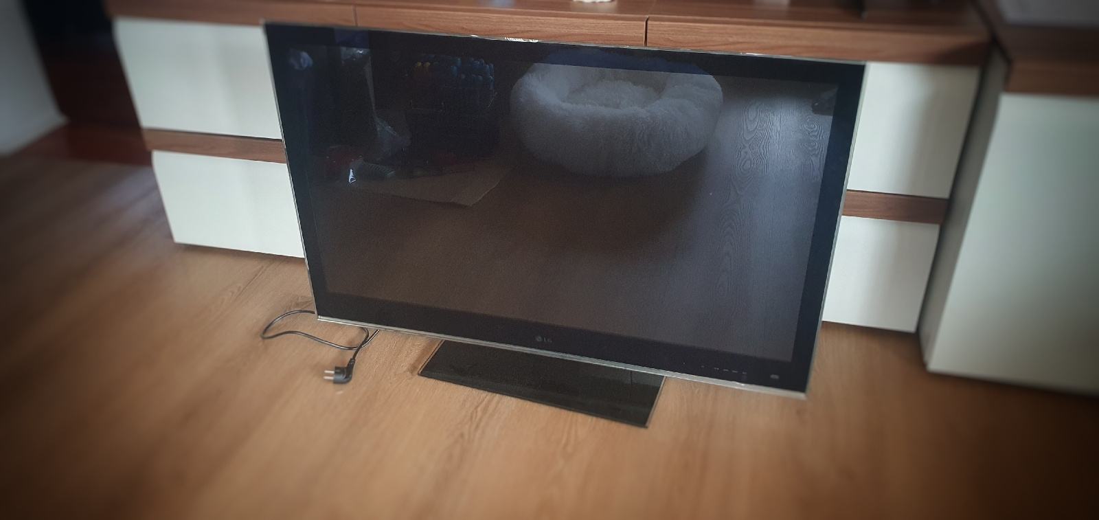 Televizija TV LG 42LE8500