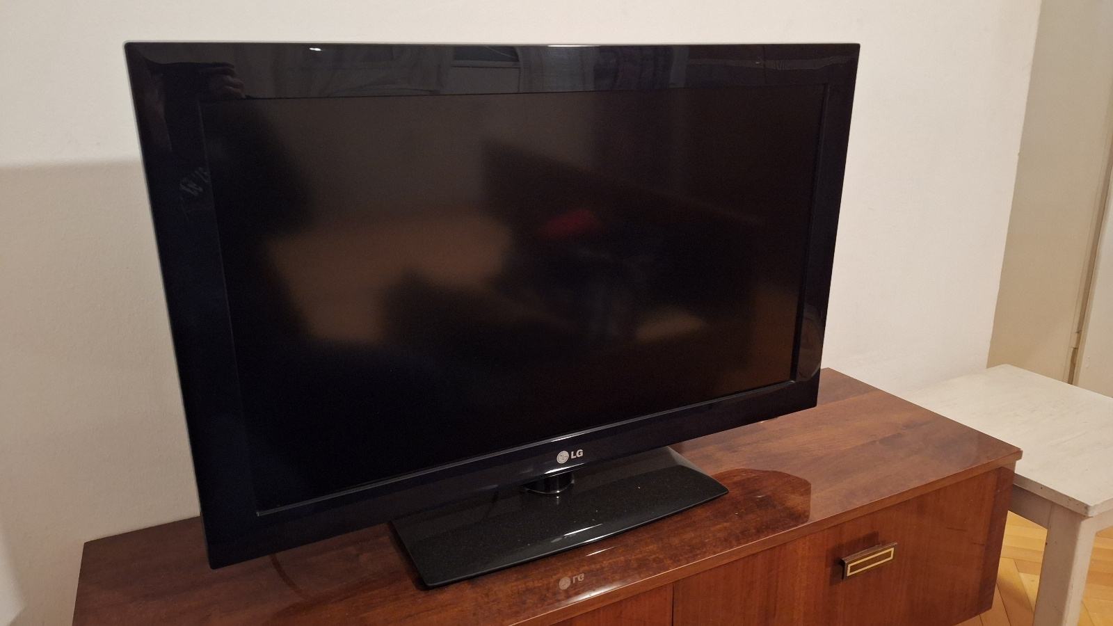 LCD TV LG 32LD450 - odlično ohranjen