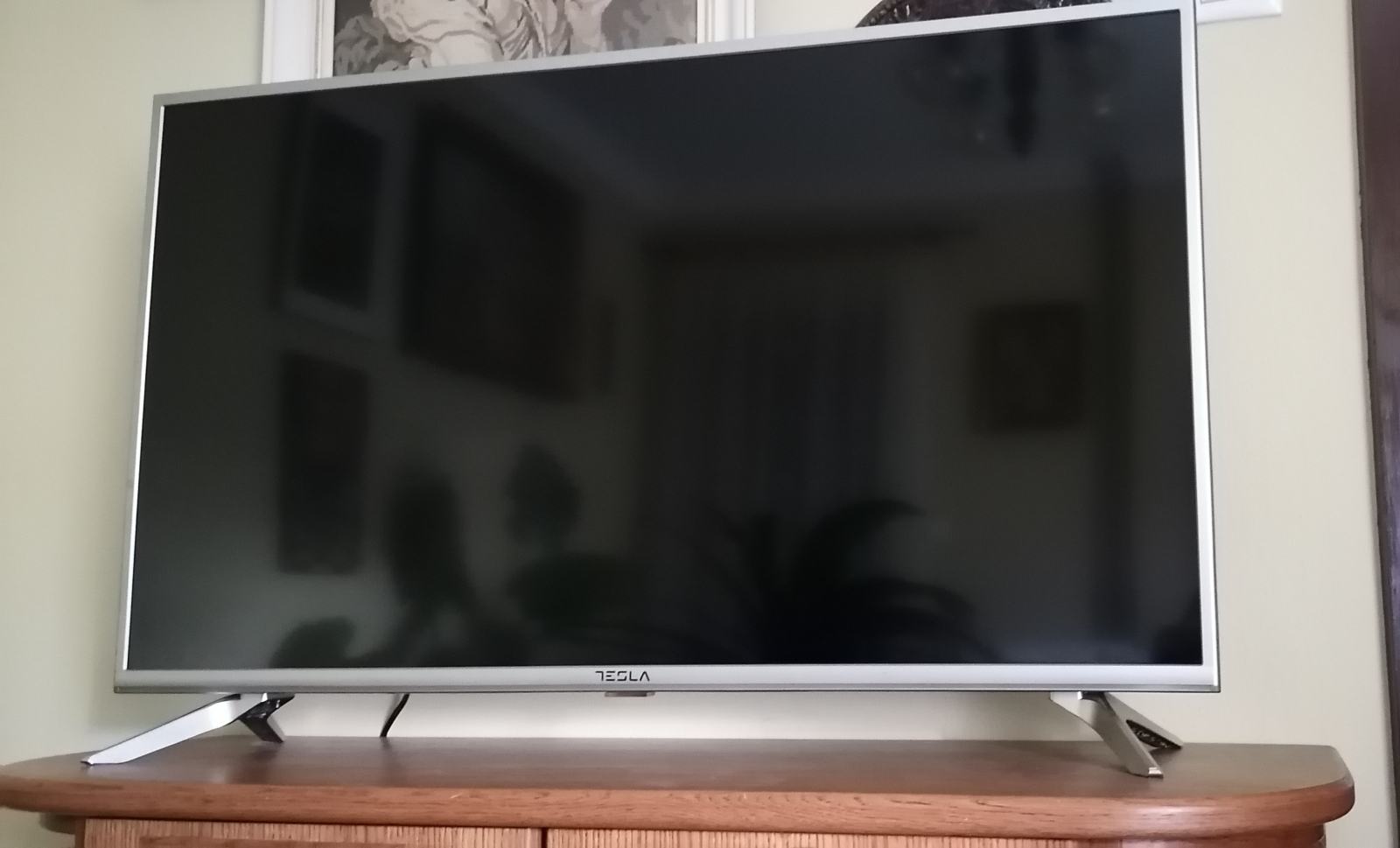LED TV Tesla - lepo ohranjen (star 2leti)