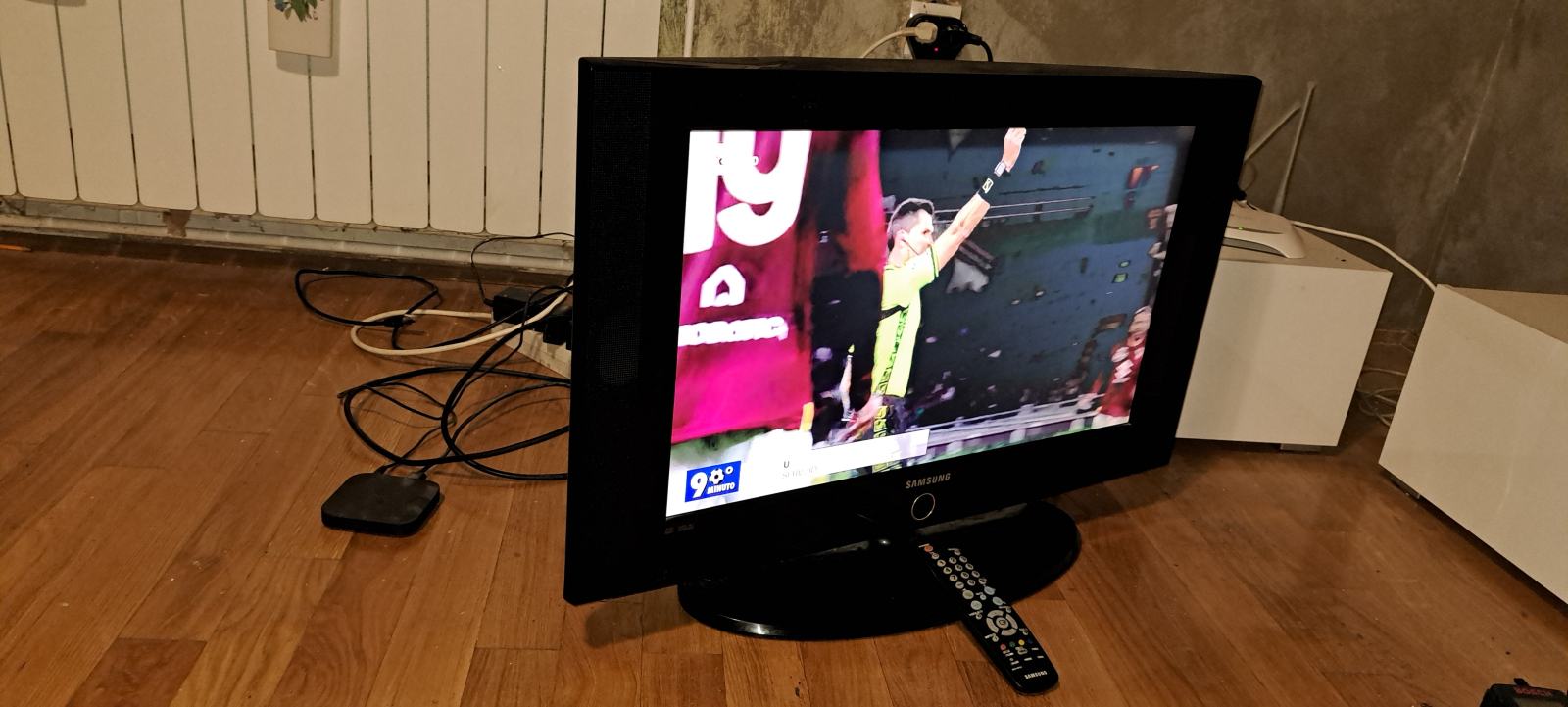 Prodam lcd televisor