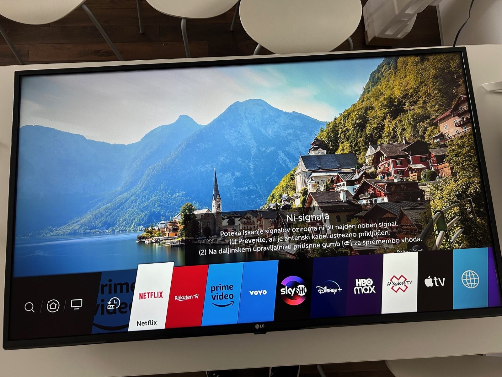 Ultra HD TV LG 49UM7100PLB z diagonalo 123 cm in stenskim nosilcem