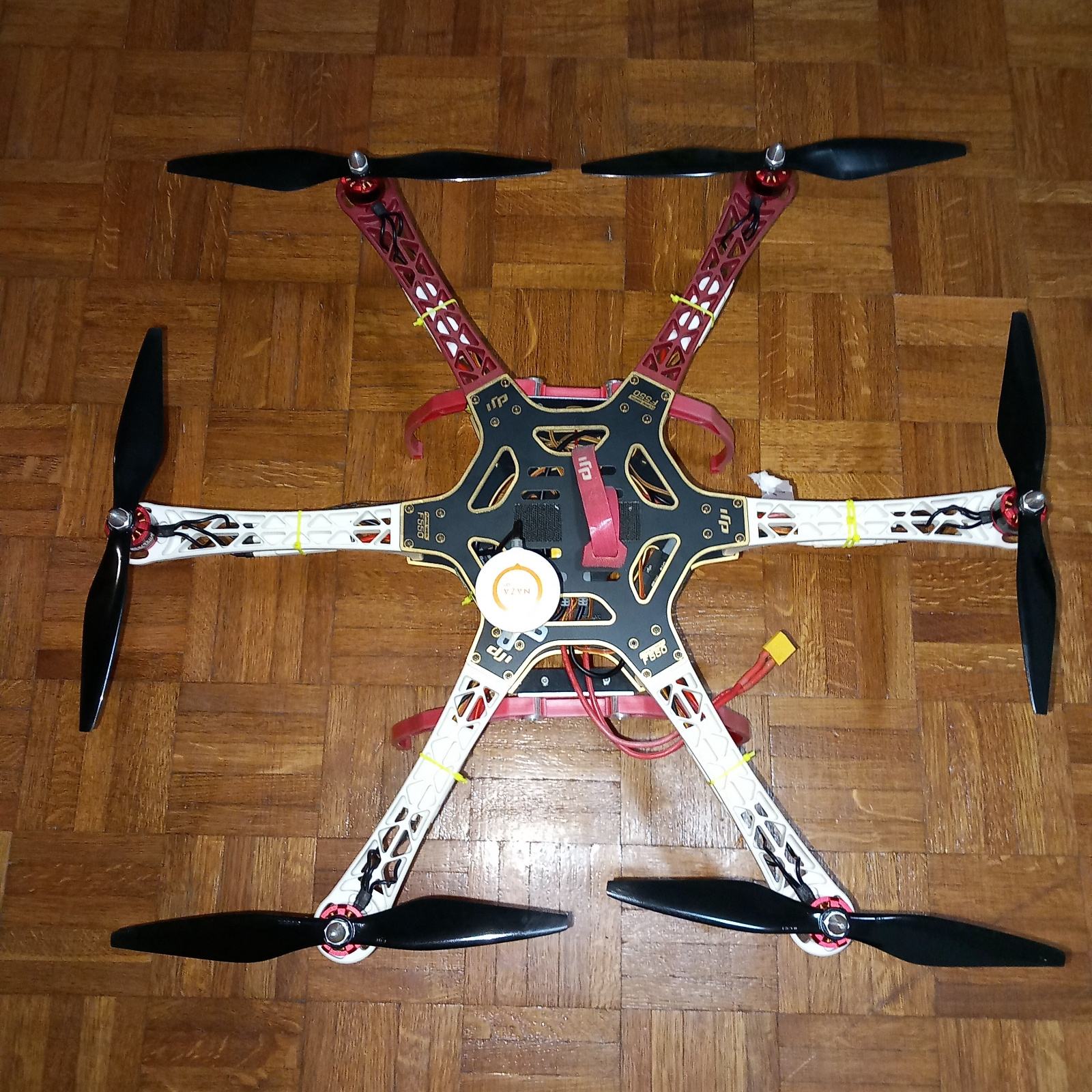 Dron DJI F550