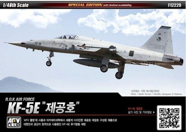 Maketa letala Academy 12229 (rebox AFV Club) KF-5E Tiger II