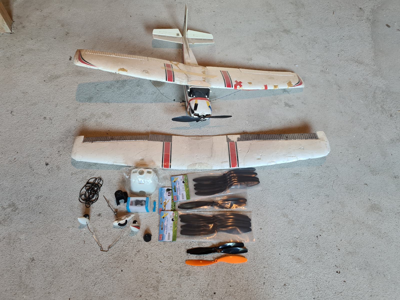 RC letalo Cessna 182