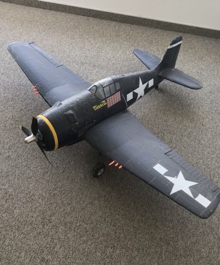RC letalo F6f Hellcat