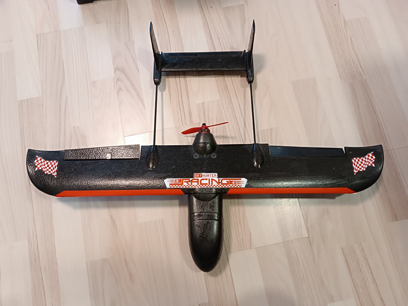 SonicModell Skyhunter Racing 787mm letalo rc model