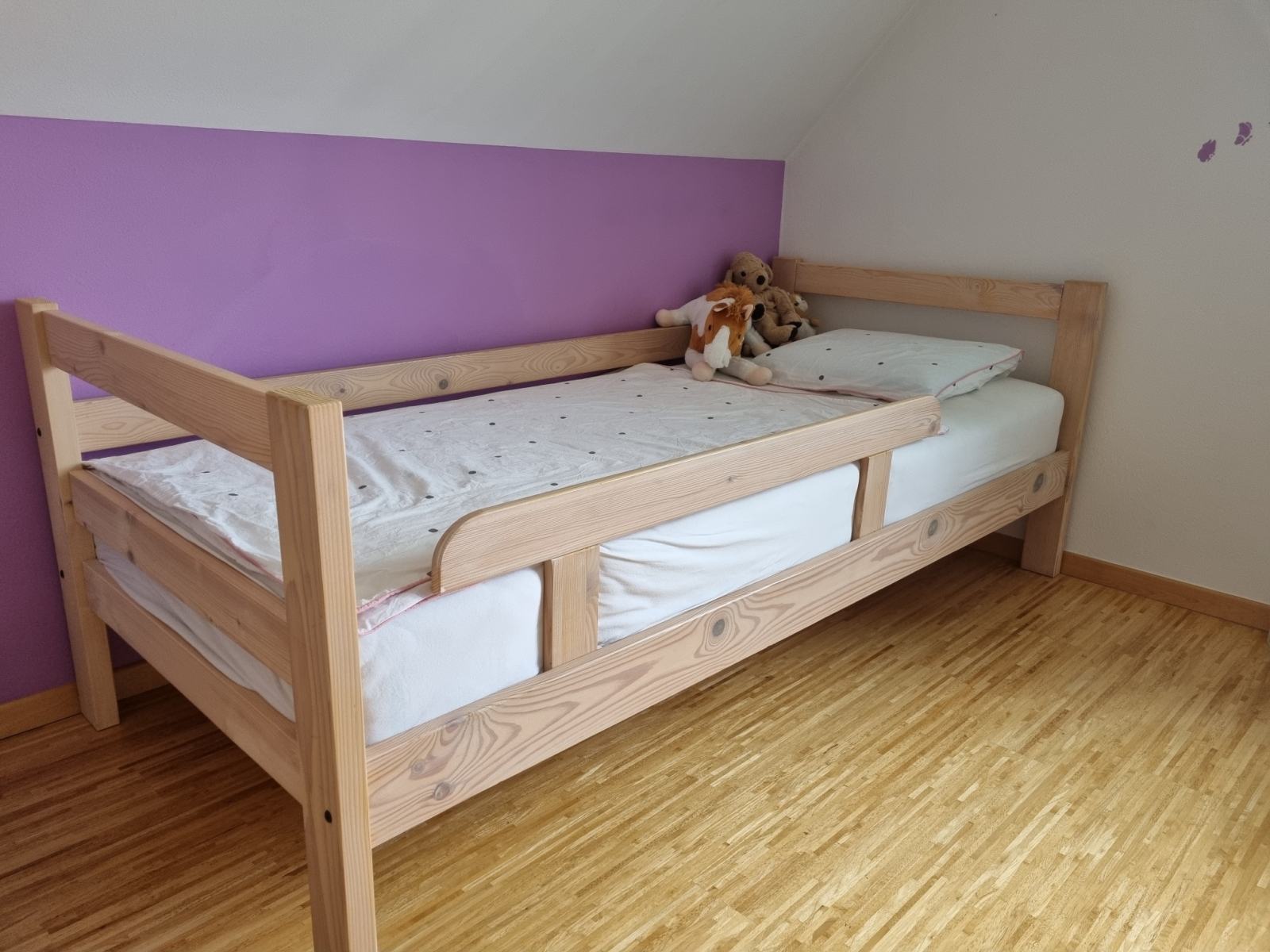 Postelja z vzmetnico 200x90