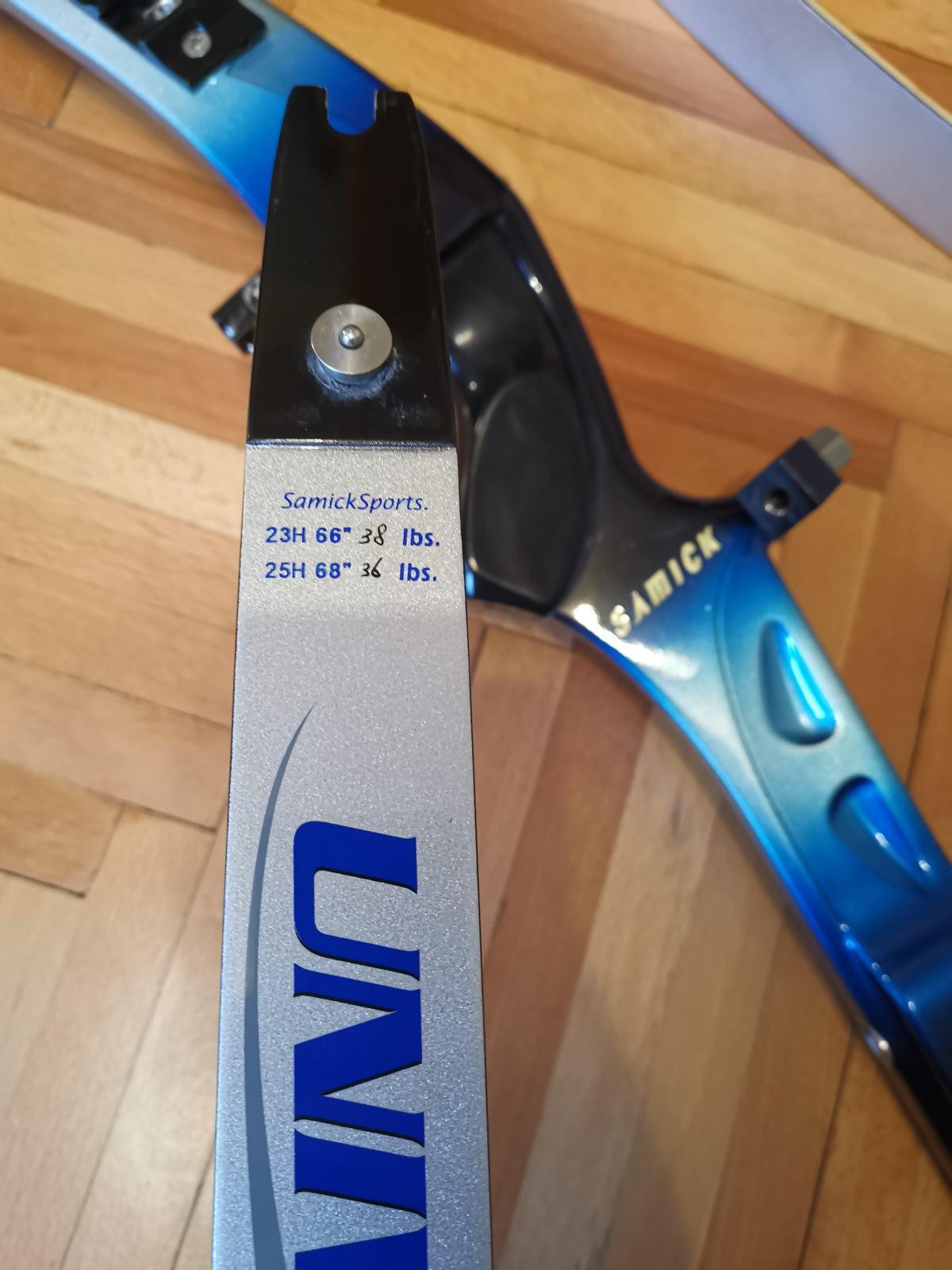 Ukrivljeni lok Samick