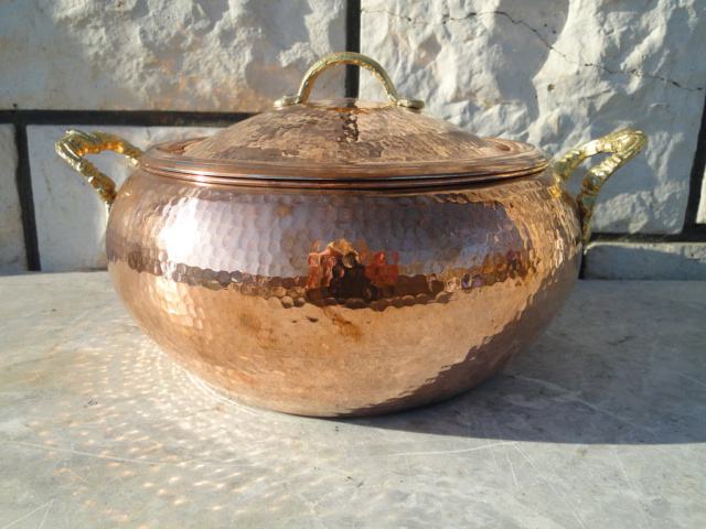 Lonec s pokrovom - Pot with lid