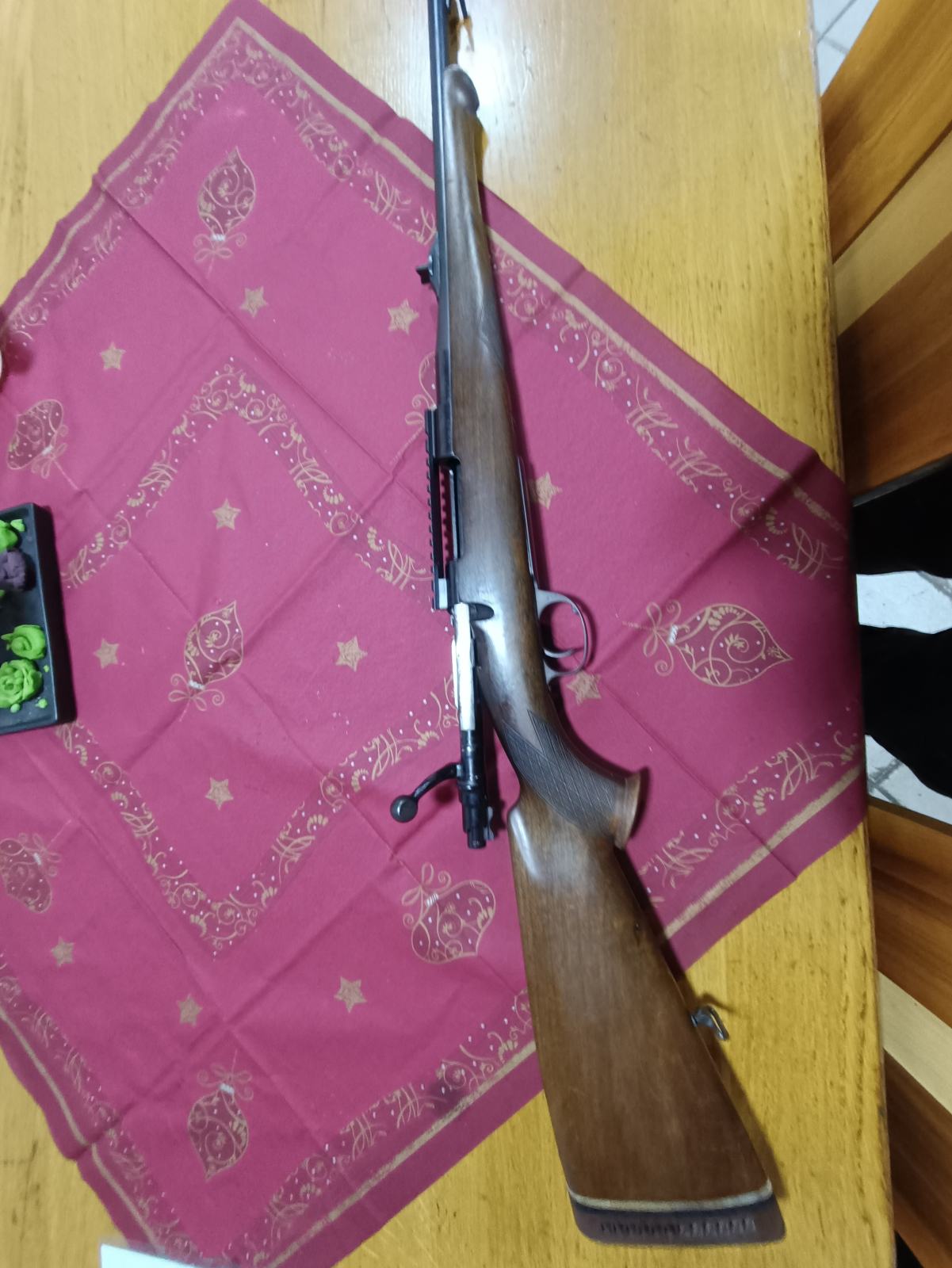Puška crvena zastava
