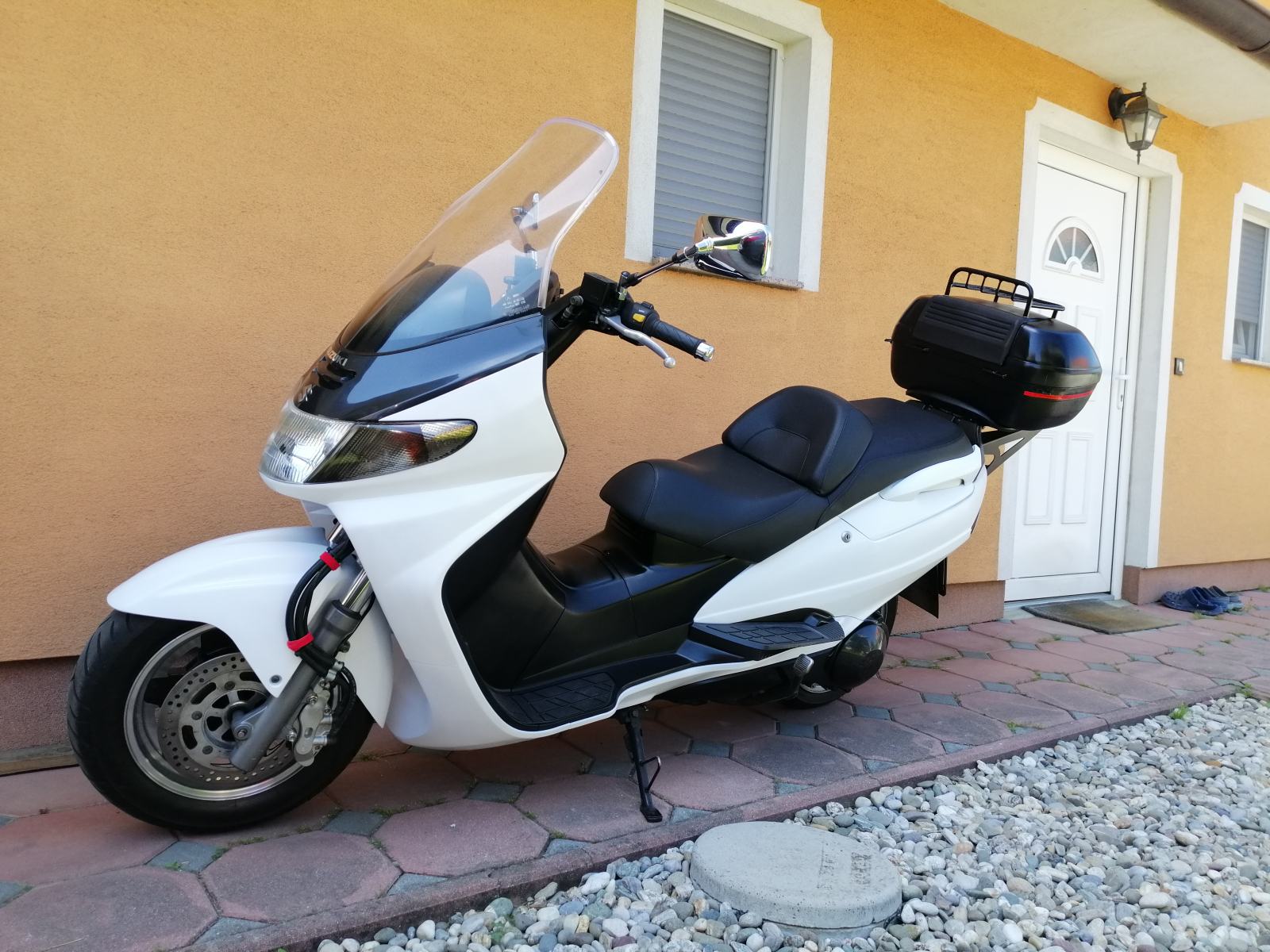 Suzuki Burgman 250 cm3, 2000 l.