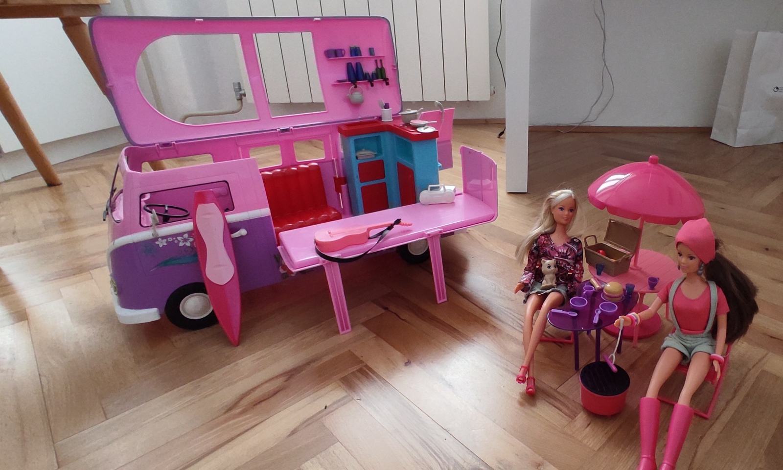 Barbie - barbika - avtodom z vso kamp opremo