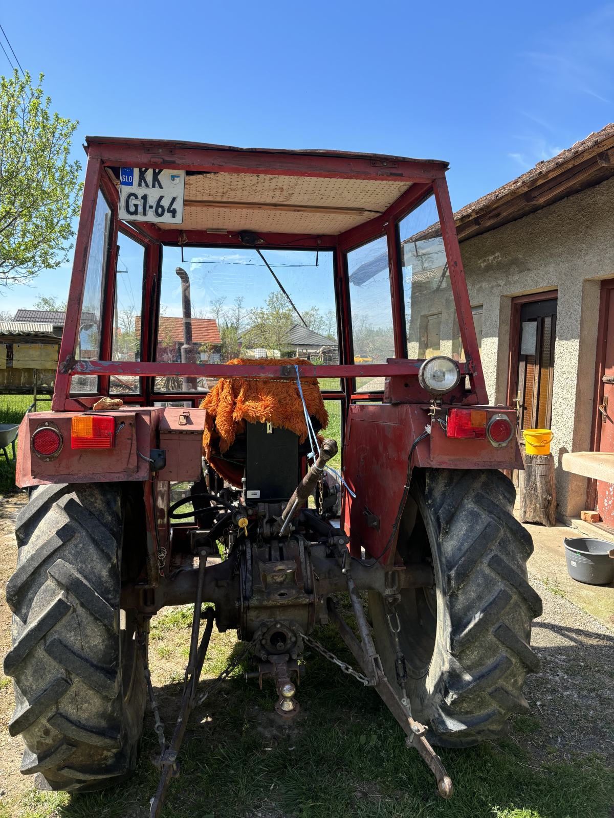 prodam traktor