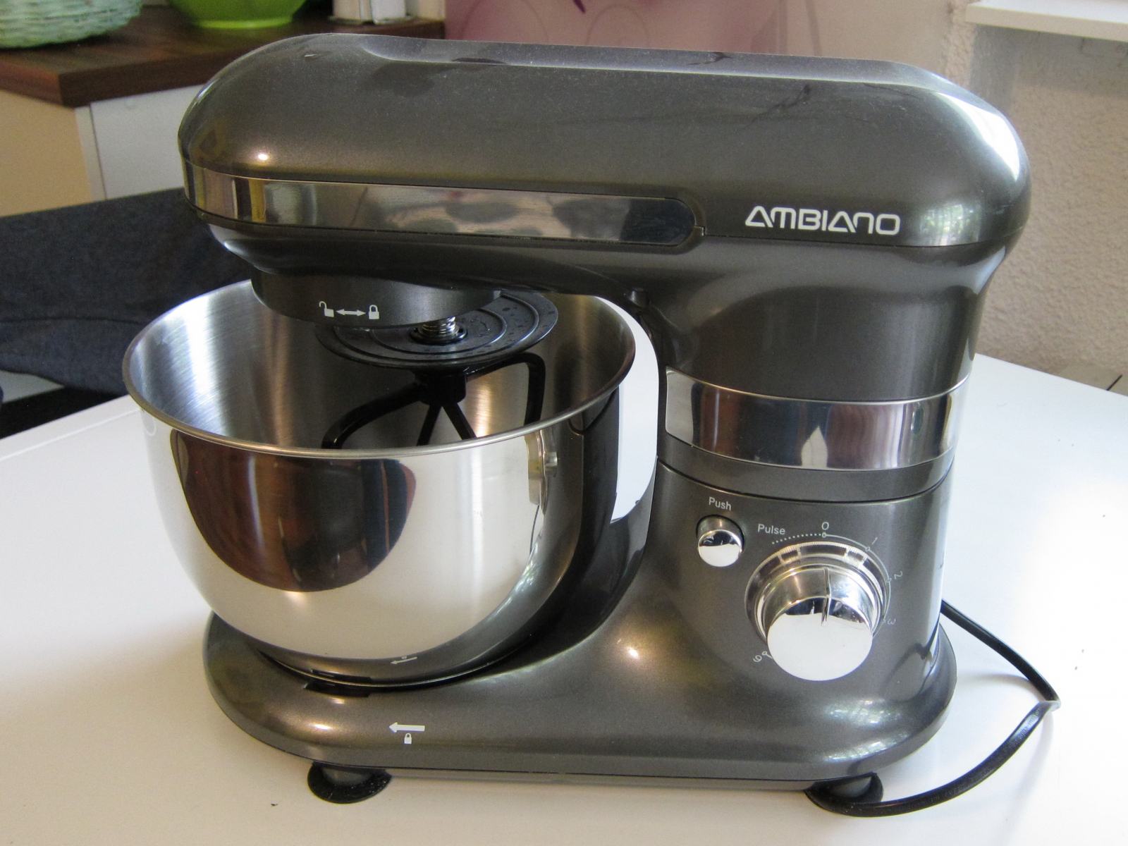 Kuhinski robot Ambiano