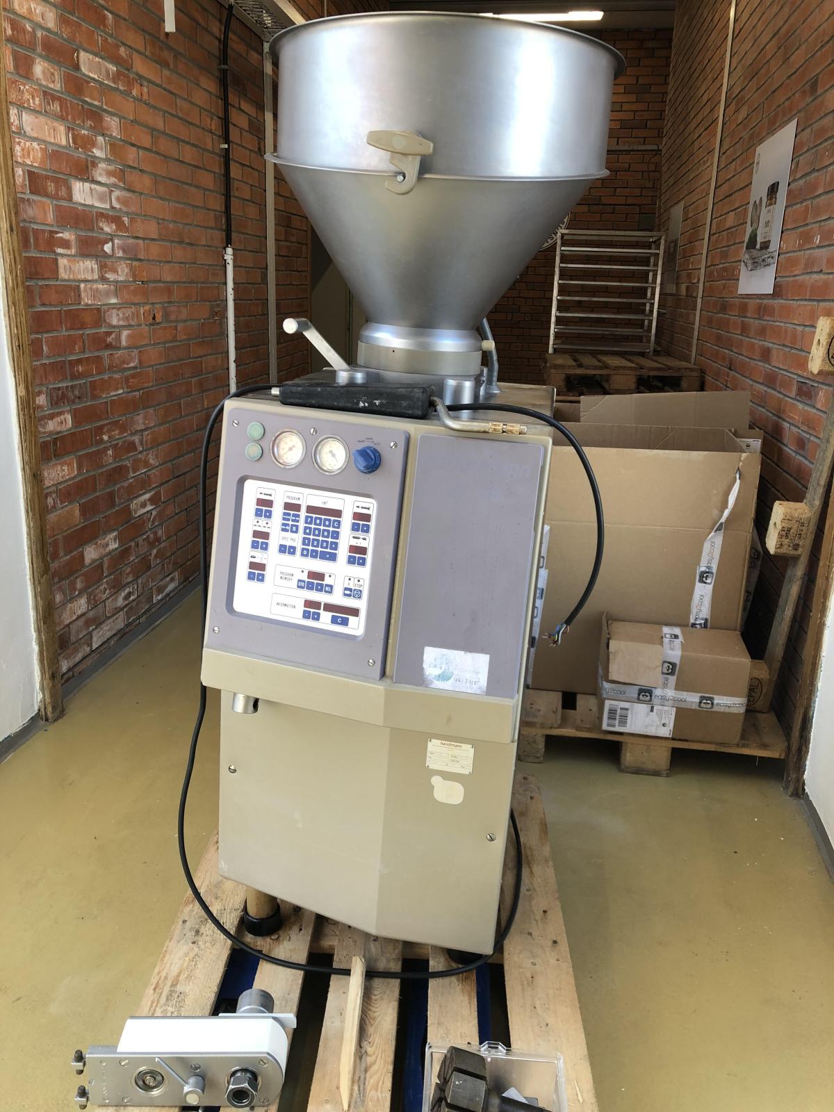 HANDTMANN VF50 VAKUUMSKA POLNILKA ZA KLOBASE IN HRENOVKE