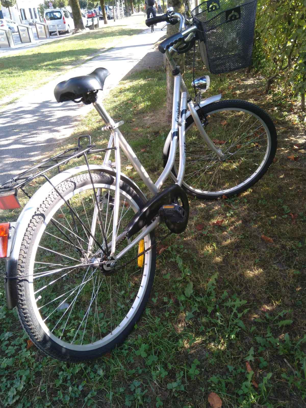 Mestno kolo s košaro kot NOVO