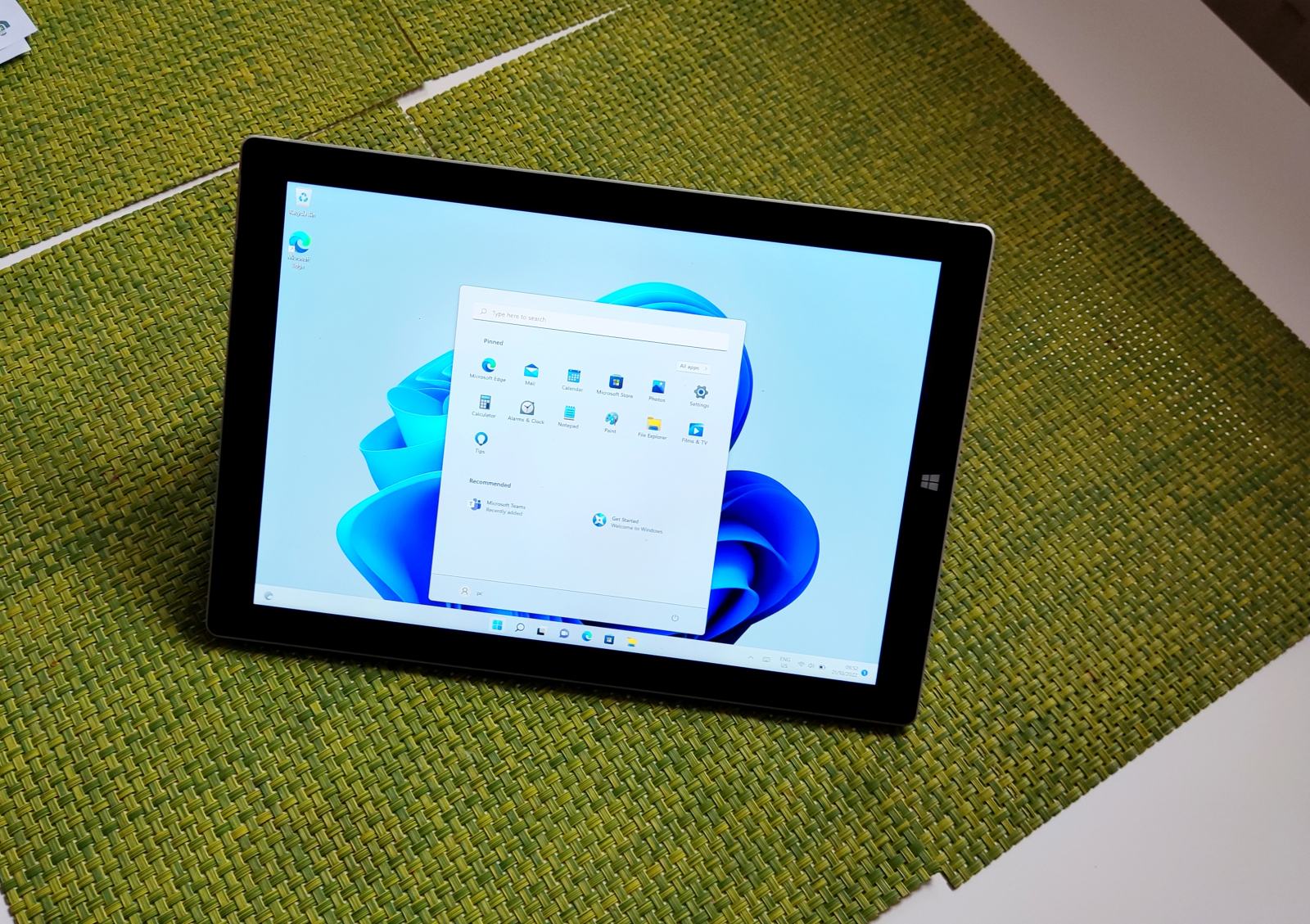 Microsoft surface pro 3, core i3, 256gb ssd, 4gb ram, 12inch
