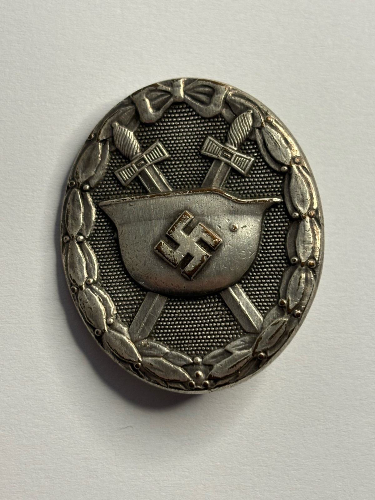 Nemcija. Tretji rajh znacka za rane iz leta 1939, z dokumentom.