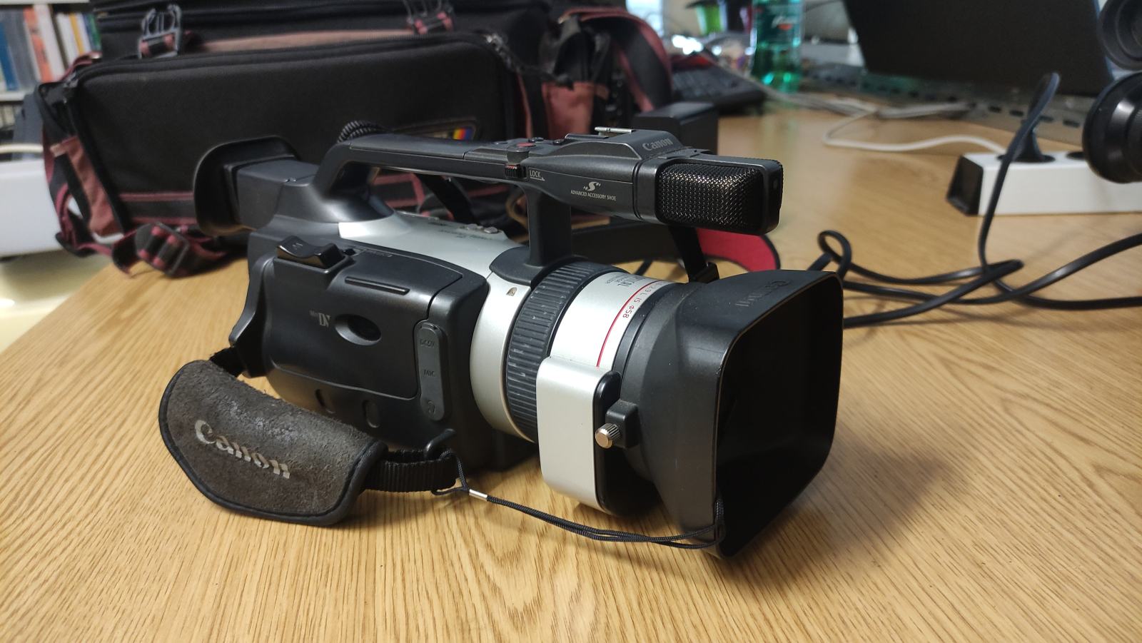 Canon 3CCD Digital Video Camcorder XM2 (snema na MiniDV)