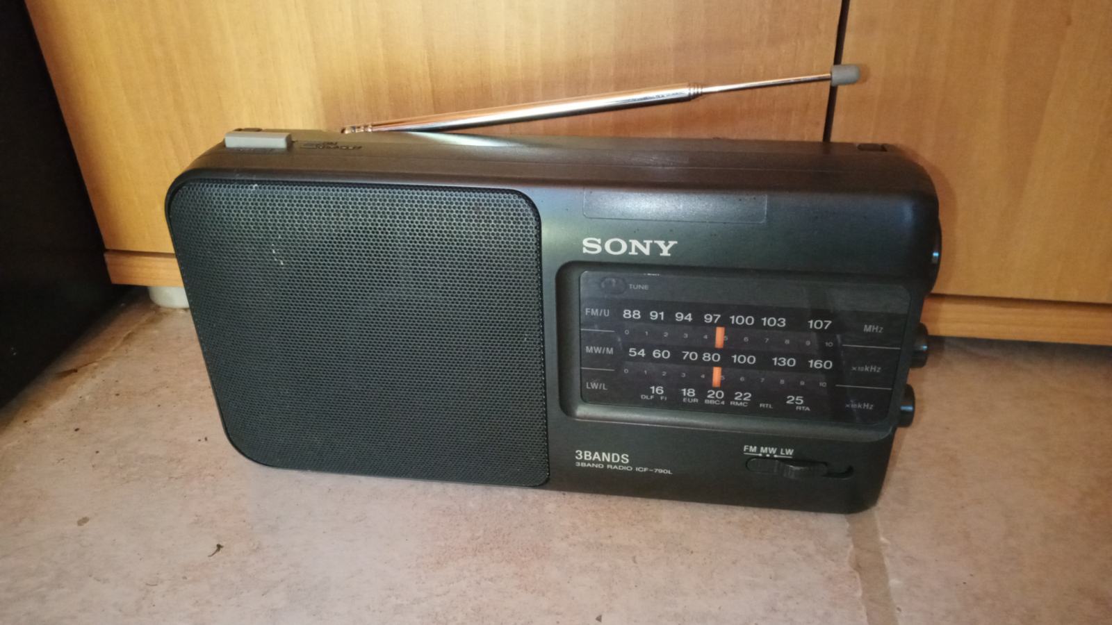 Tranzistor Sony ICF - 790L