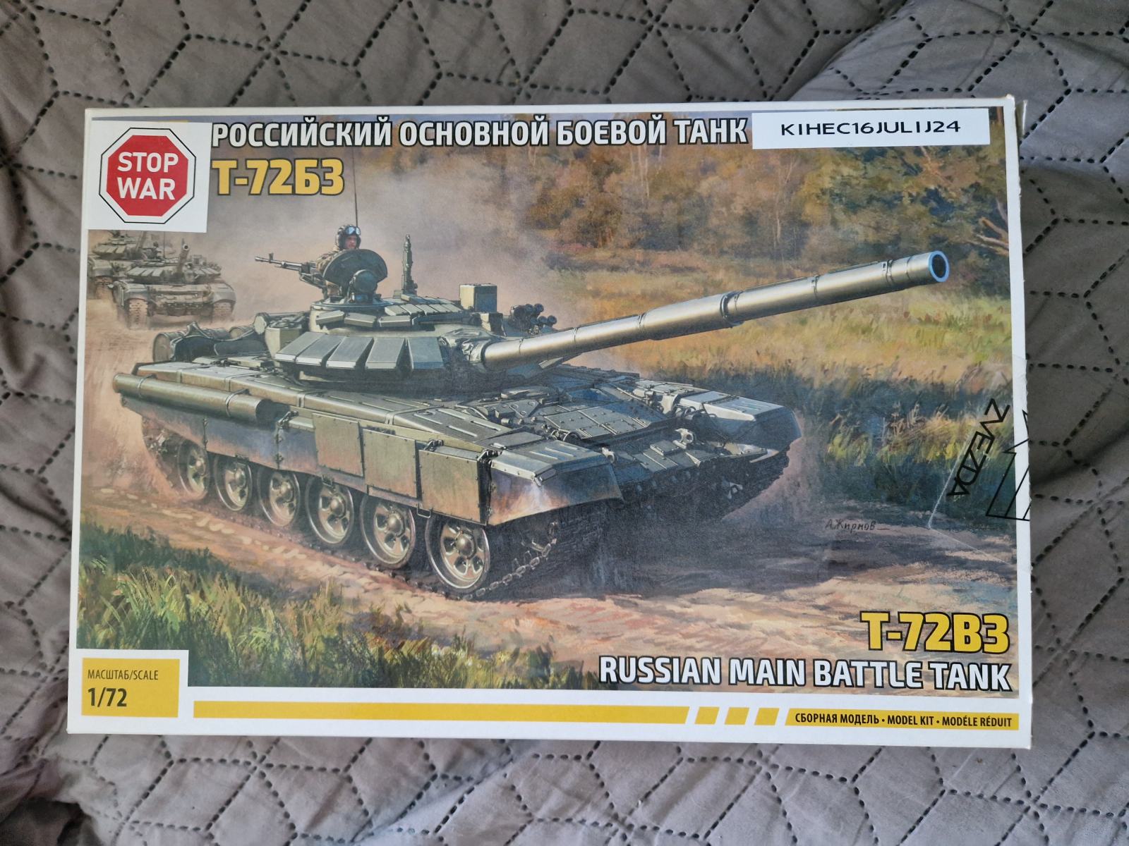 Dve Maketi Zvezda T-72B3