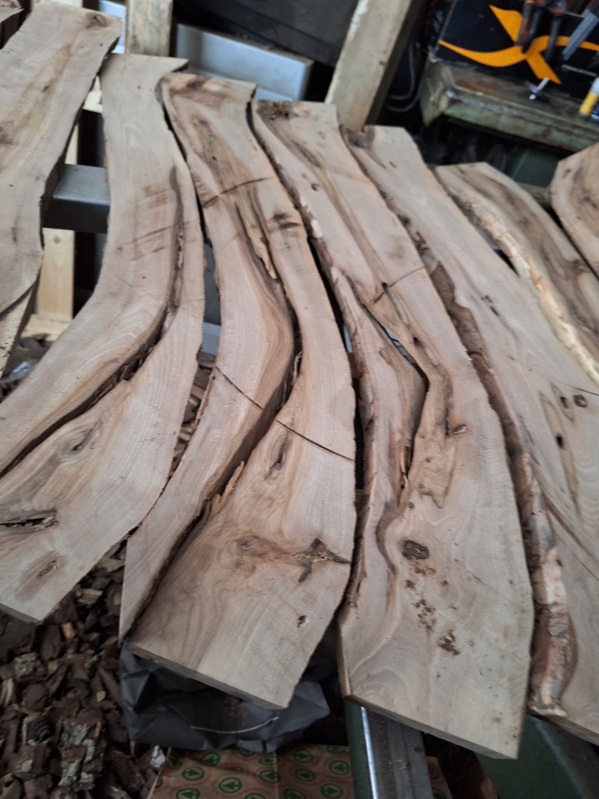 Les oreh, 115 do 65x7 do 13 cm, cena za kos je 4 za vseh 9 je 27 eur