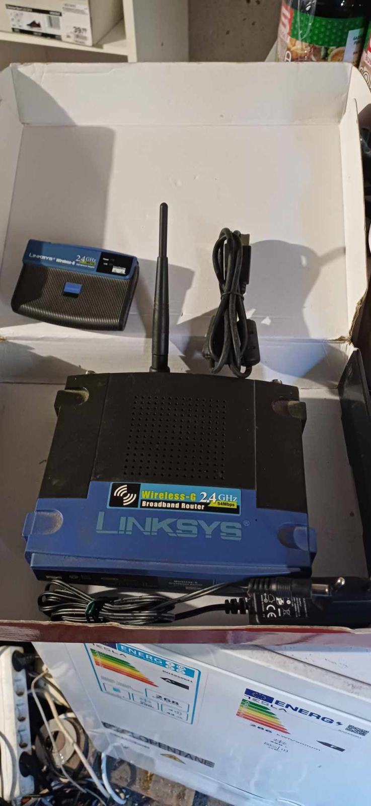 WIFI Linksys WRT54GL router+USB adapter+polnilec+2 antenci