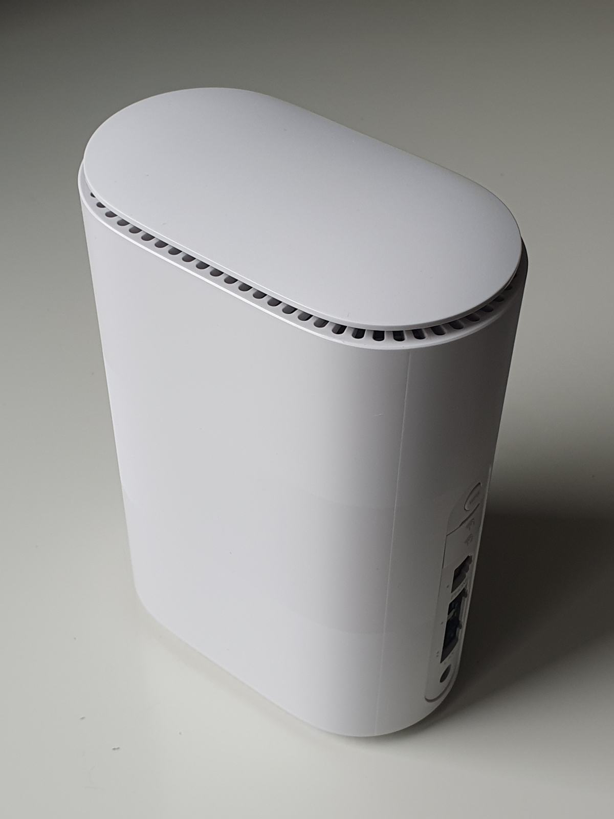ZTE MC801A WiFi 6 Router 5G MODEM na SIM kartico mobilnih operaterjev
