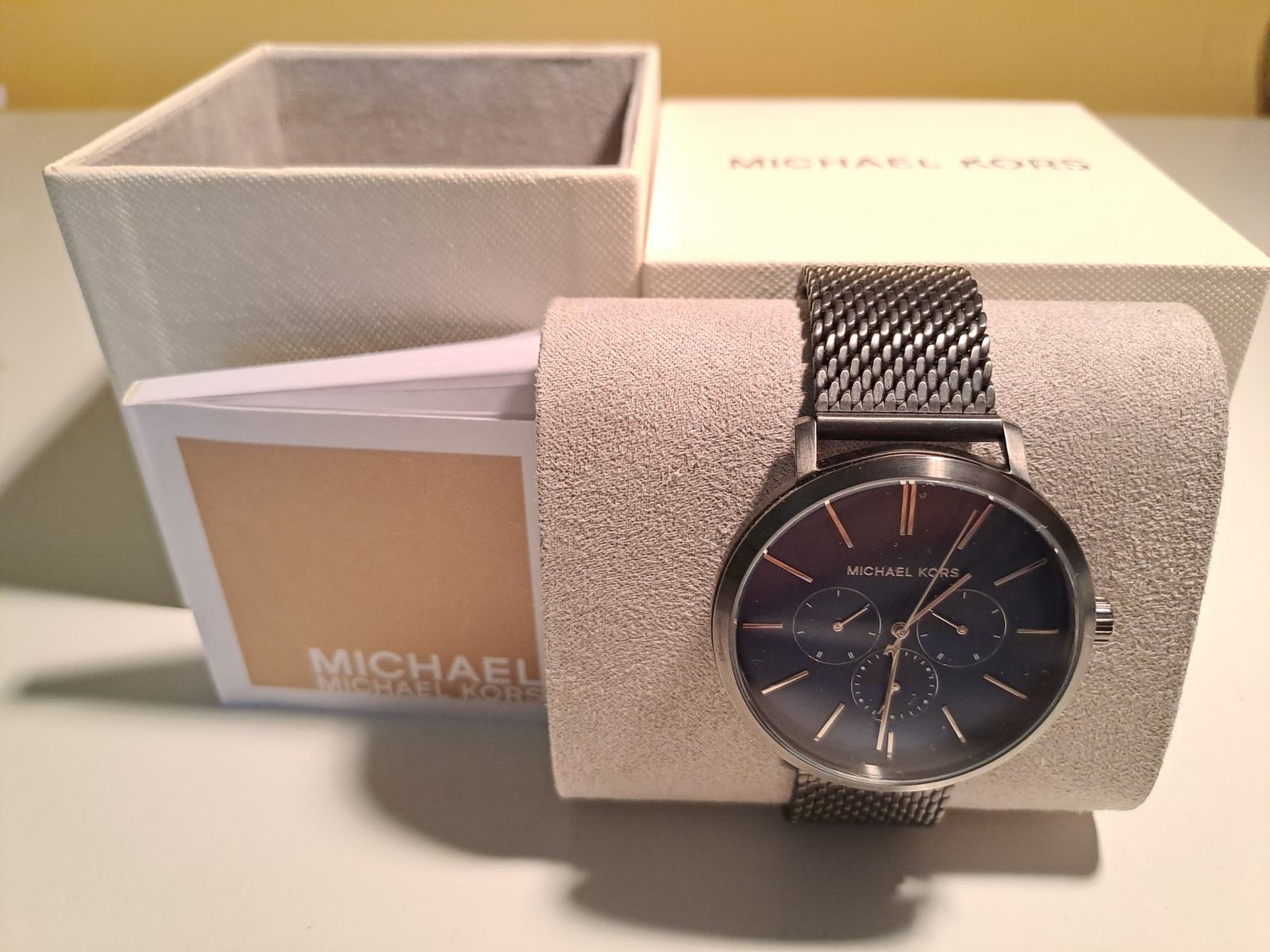 Moška ura Michael Kors siva kovinska (MK8678)