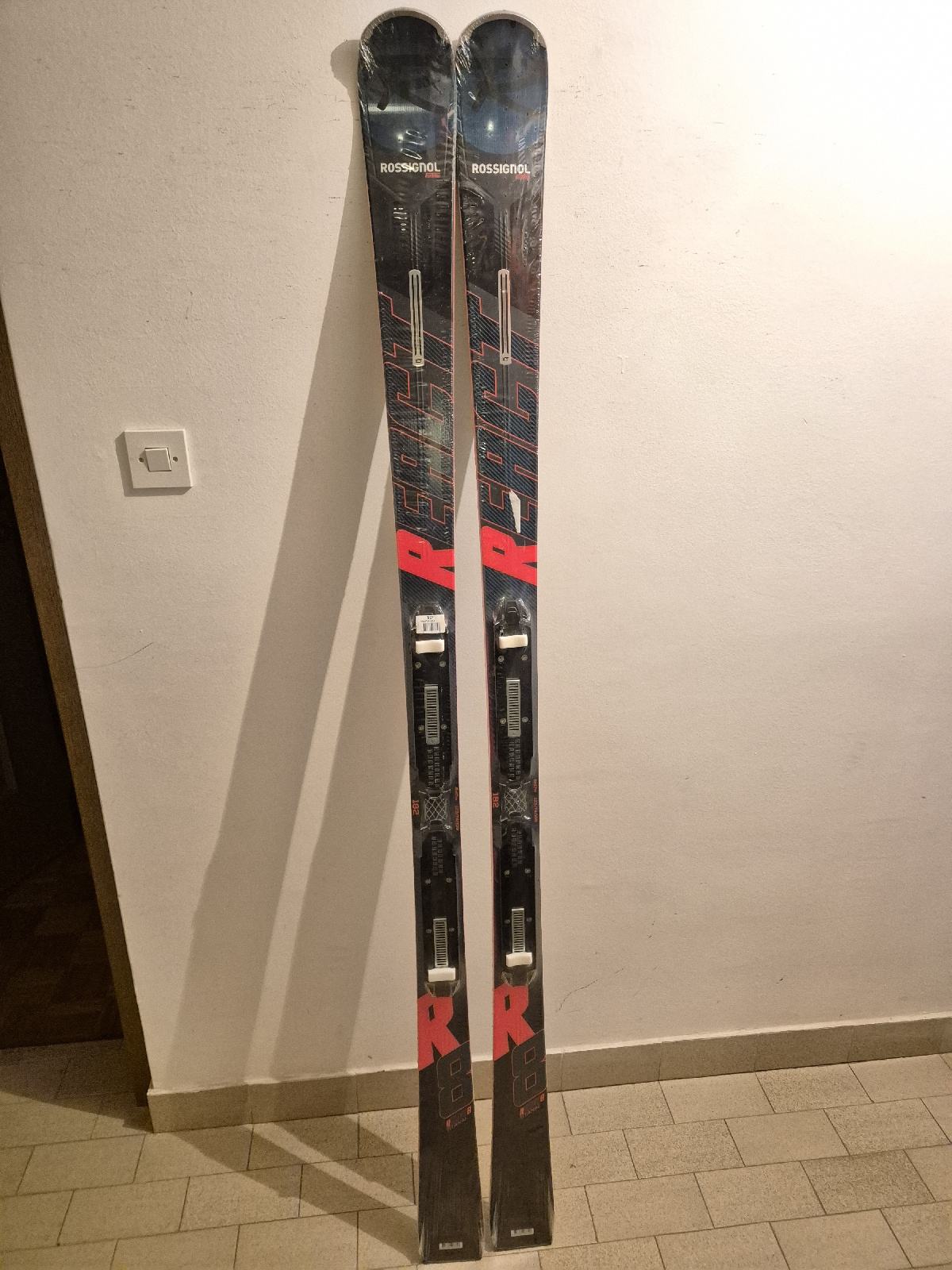 Rossignol React R8 Ti + SPX 12 vezi.... NOVE smuči 182cm