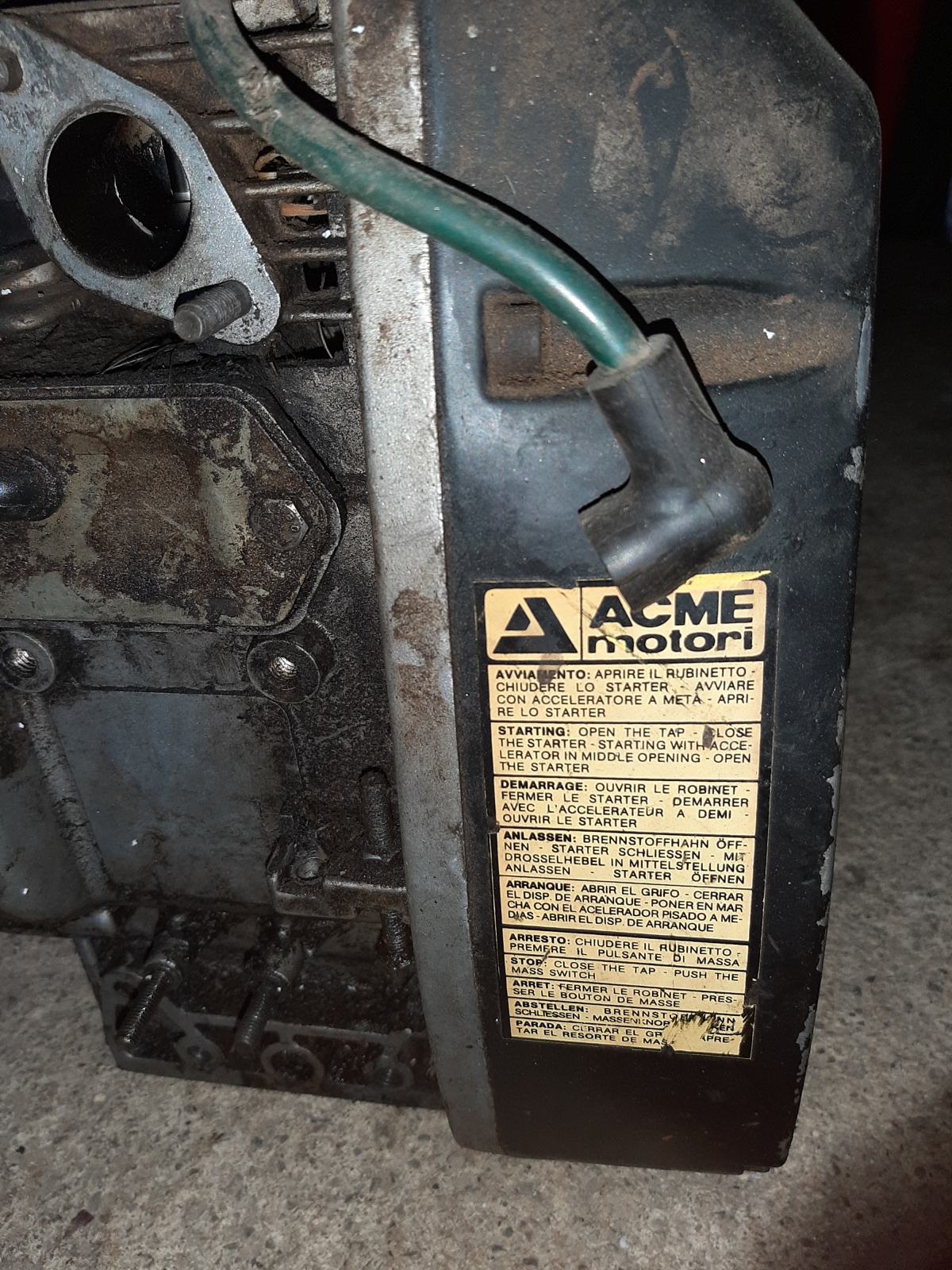 Acme motor v okvari za dele