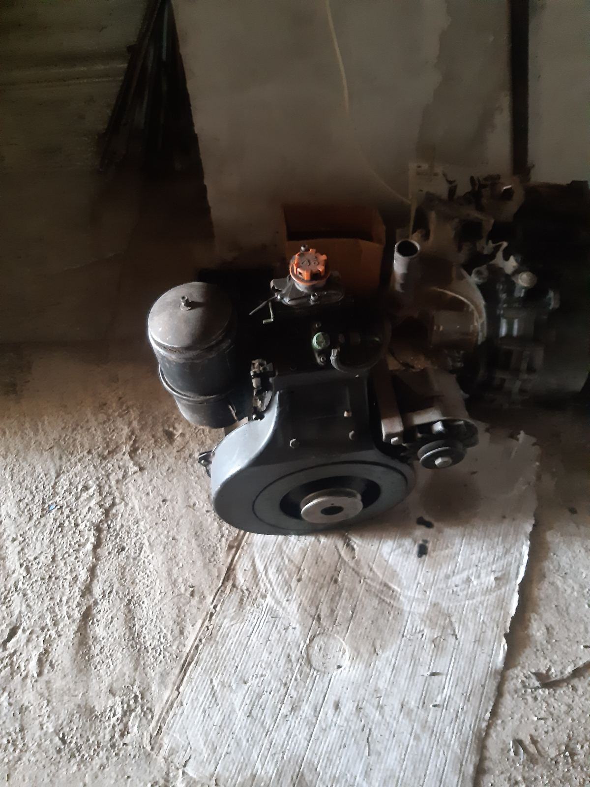 DIZEL motor 12 KM po delih