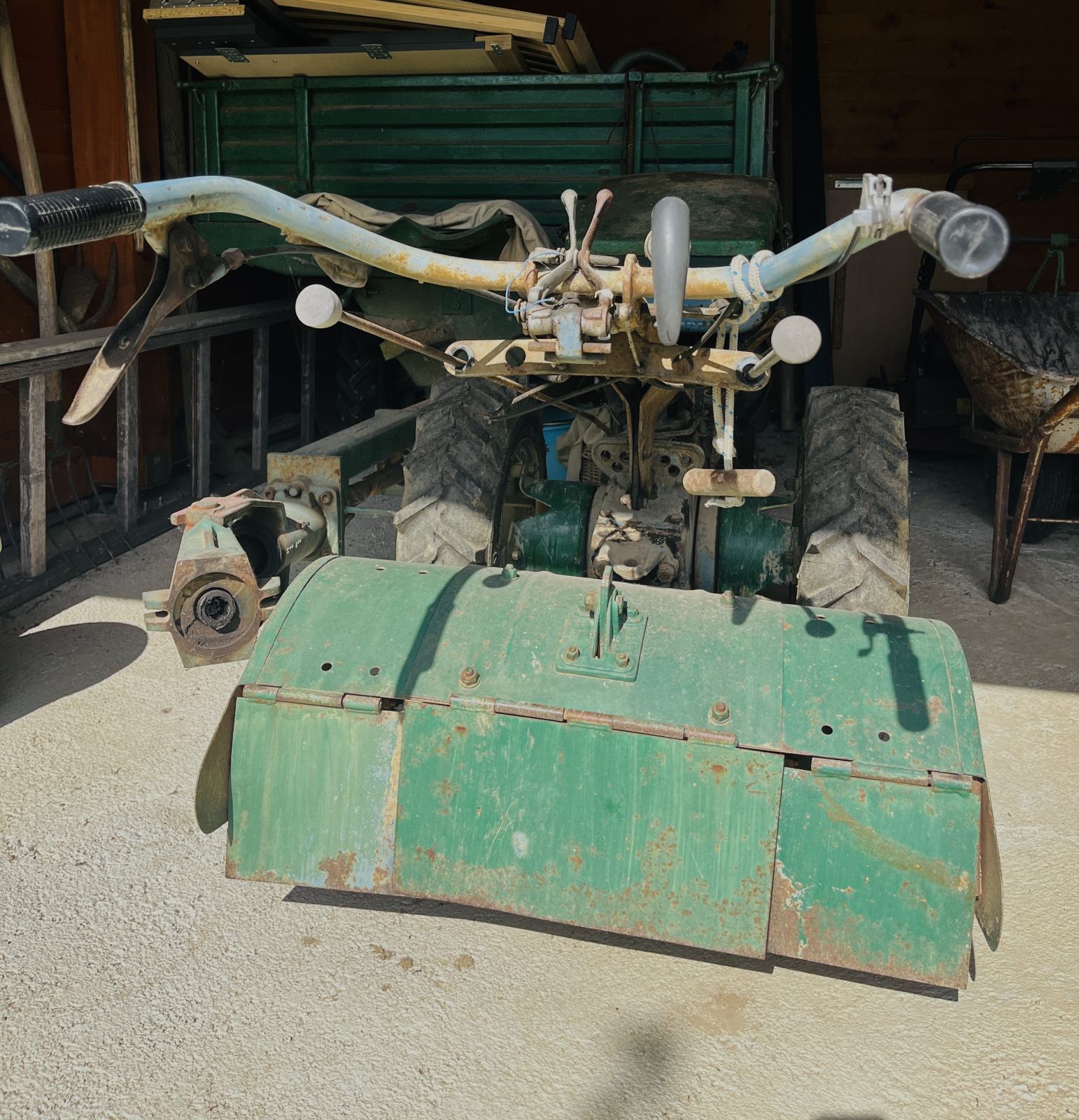 Motokultivator 14KM s frezo ter plug