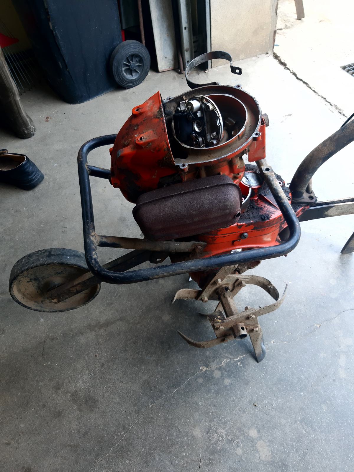 Prekopalnik TOMOS umo06