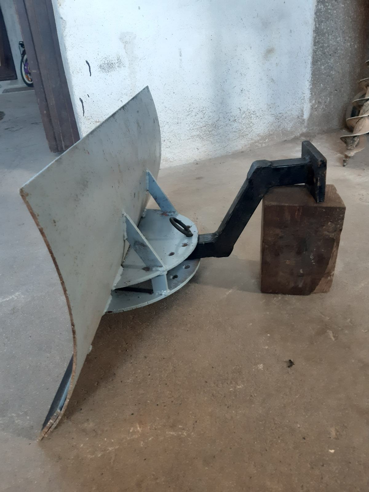 Snežña deska - plug za motokultivator