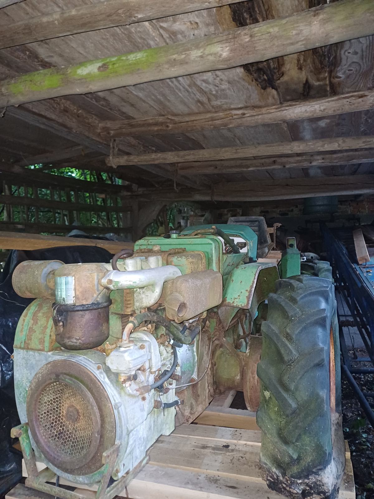 Traktor ferrari mc 75