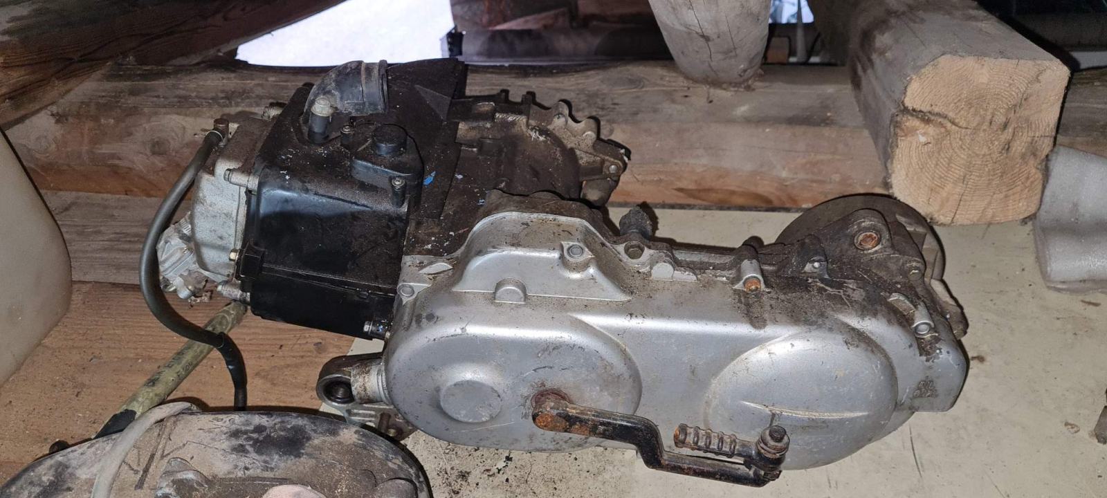 MOTOR 4T ZA SKUTER KITAJSKI PRODAM