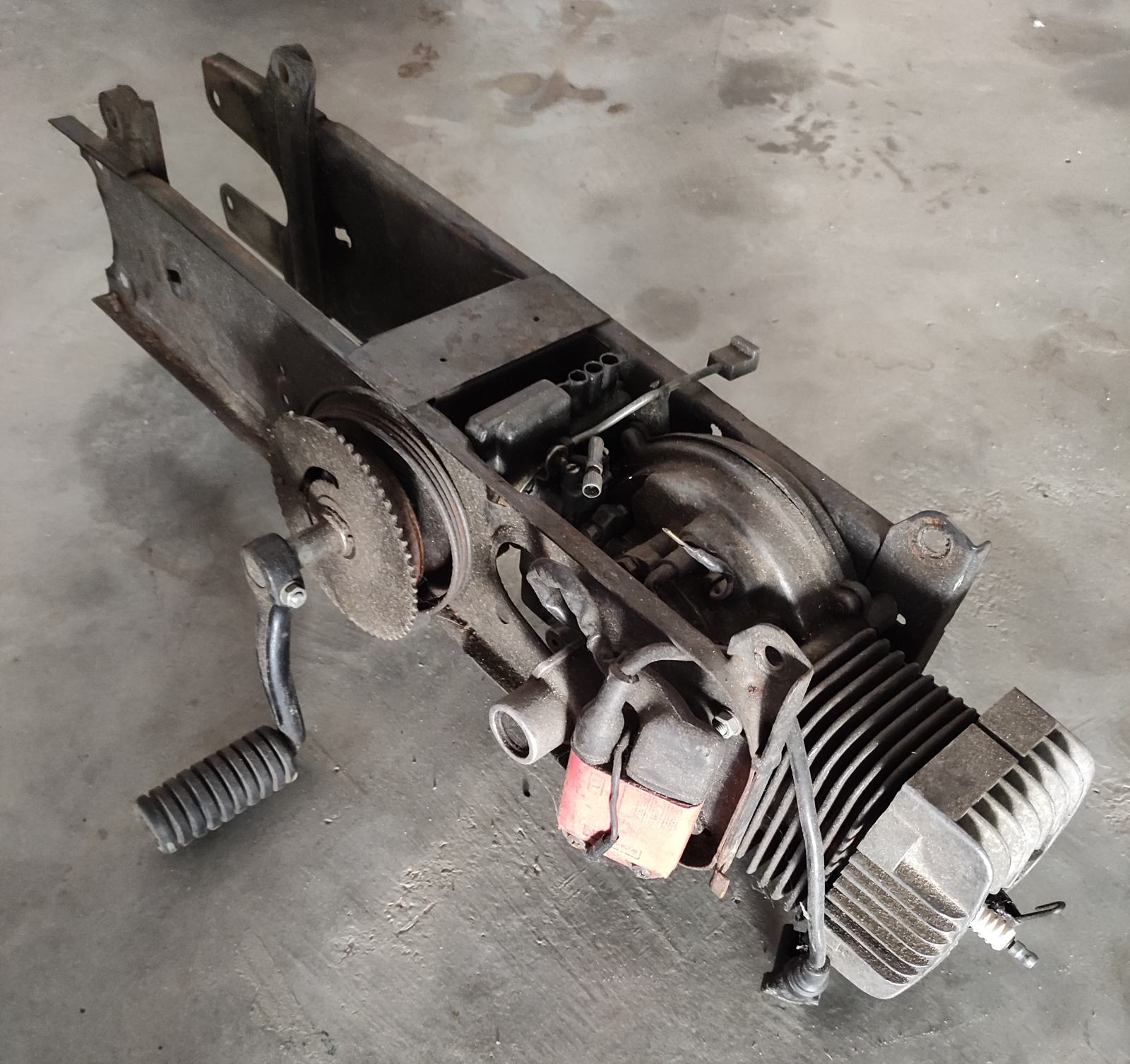 Piaggio Bravo, SuperBravo kompleten motor z nosilcem