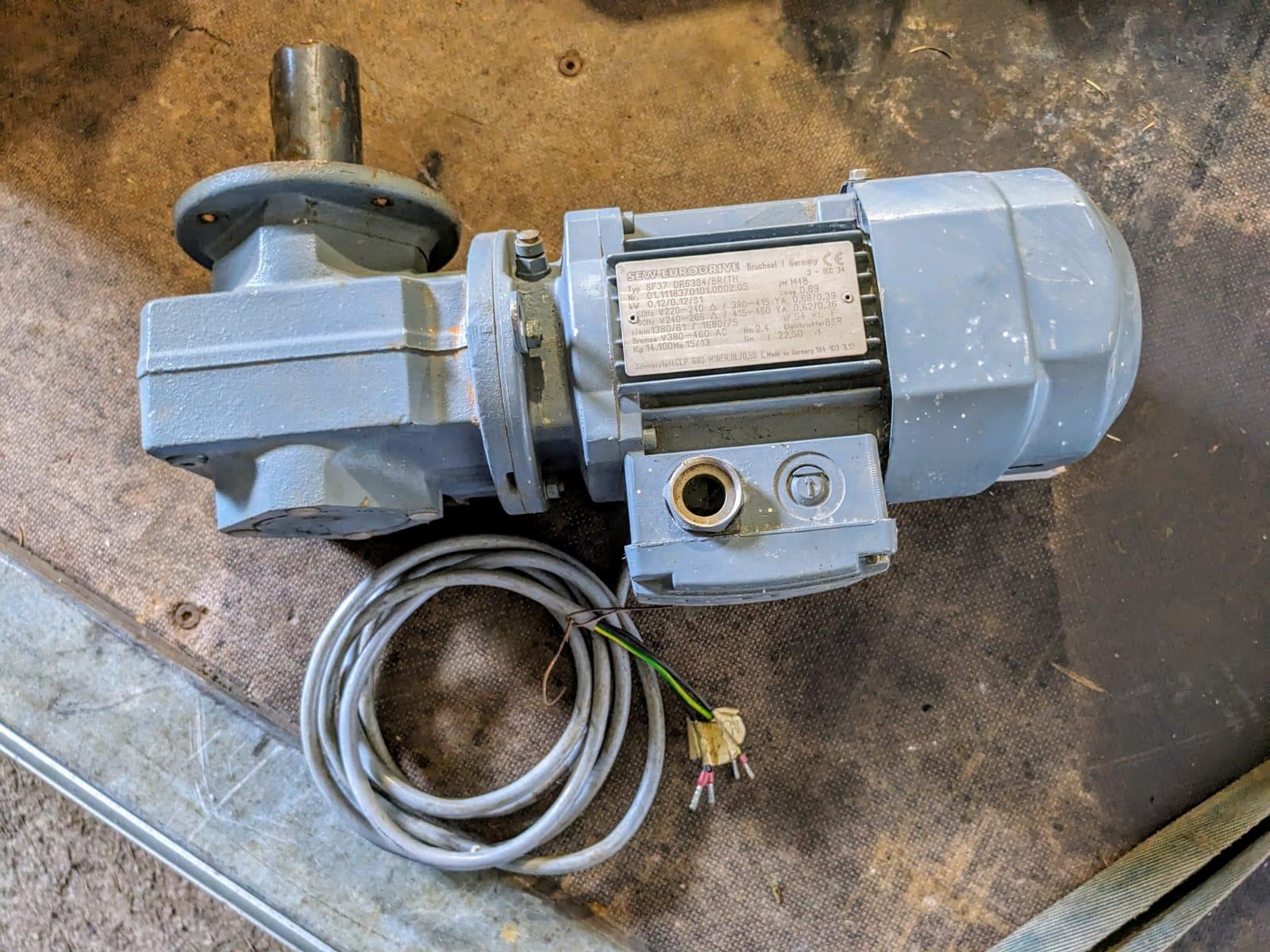 Elektromotor z reduktorjem 0,12kW; 1380/61 obr/min; i=22,50