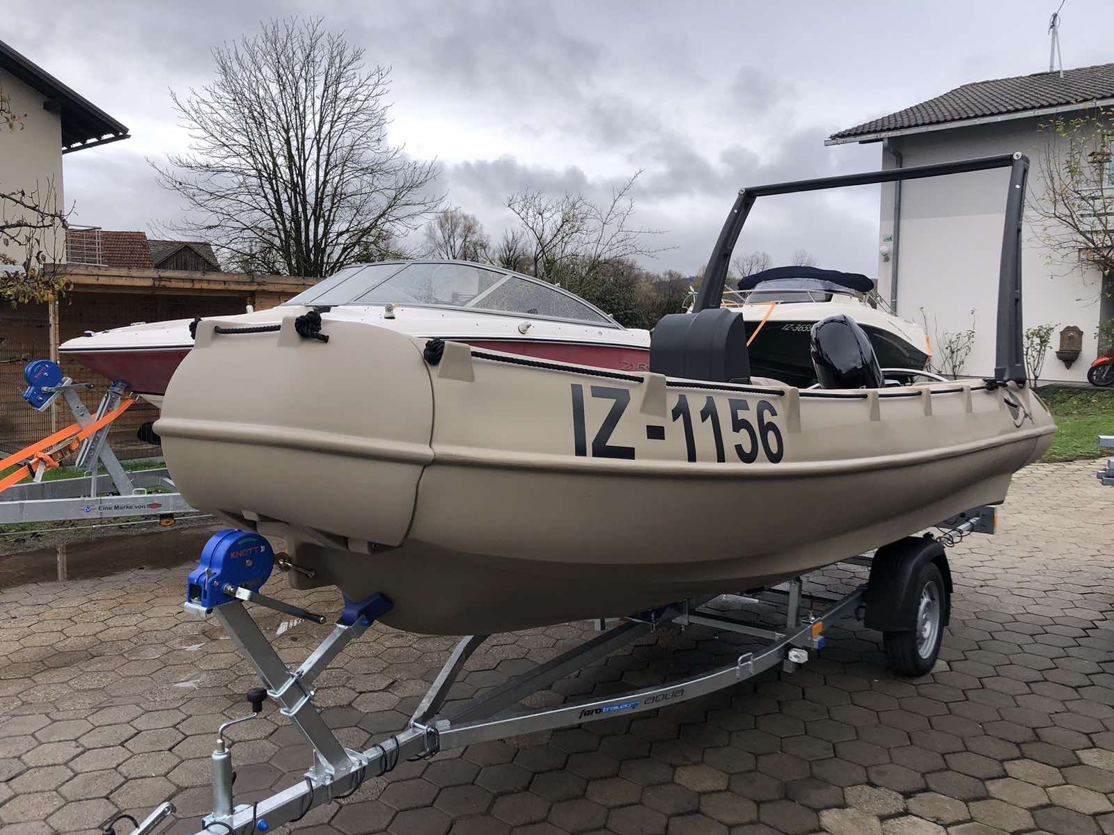 WHALY 500R PRO ČOLN (kot gumenjak) IZ POLIETILENA + YAMAHA 70HP GETL