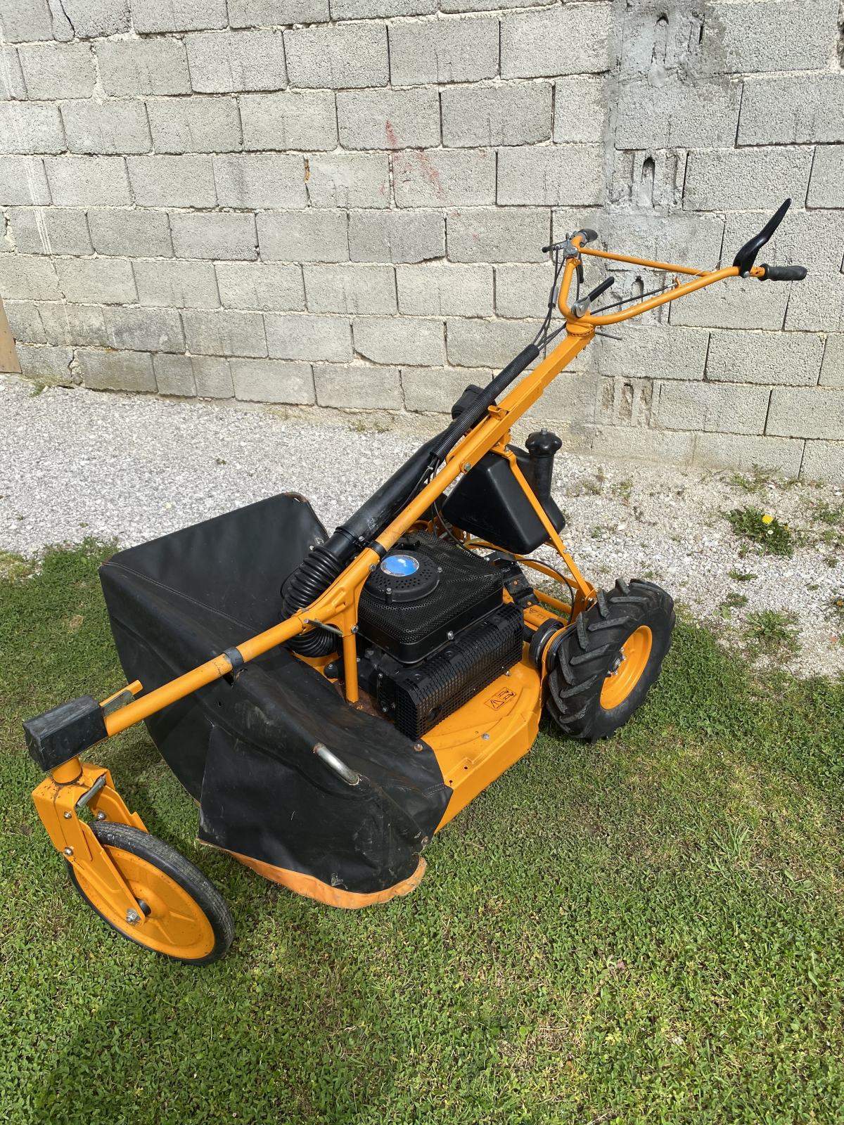 As-motor 28, zavore 2-takt motor kot nova.