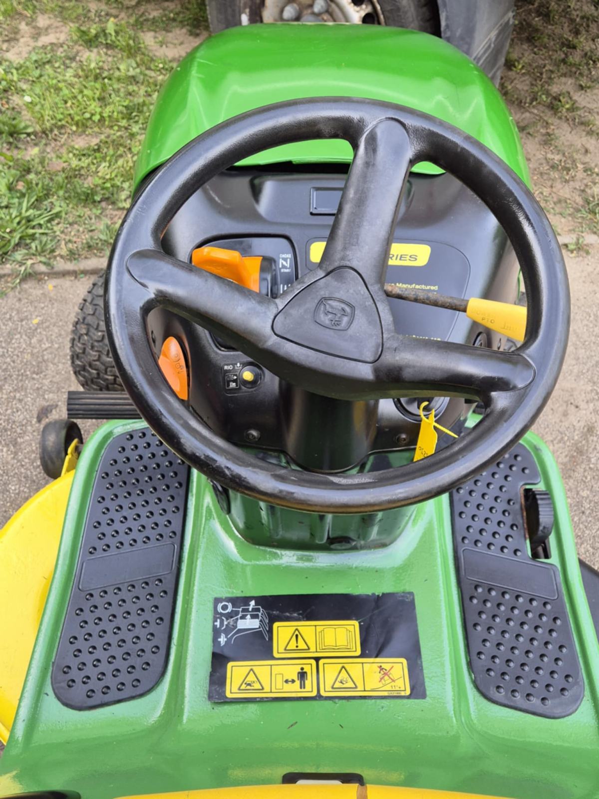 Vrtni traktor john deere