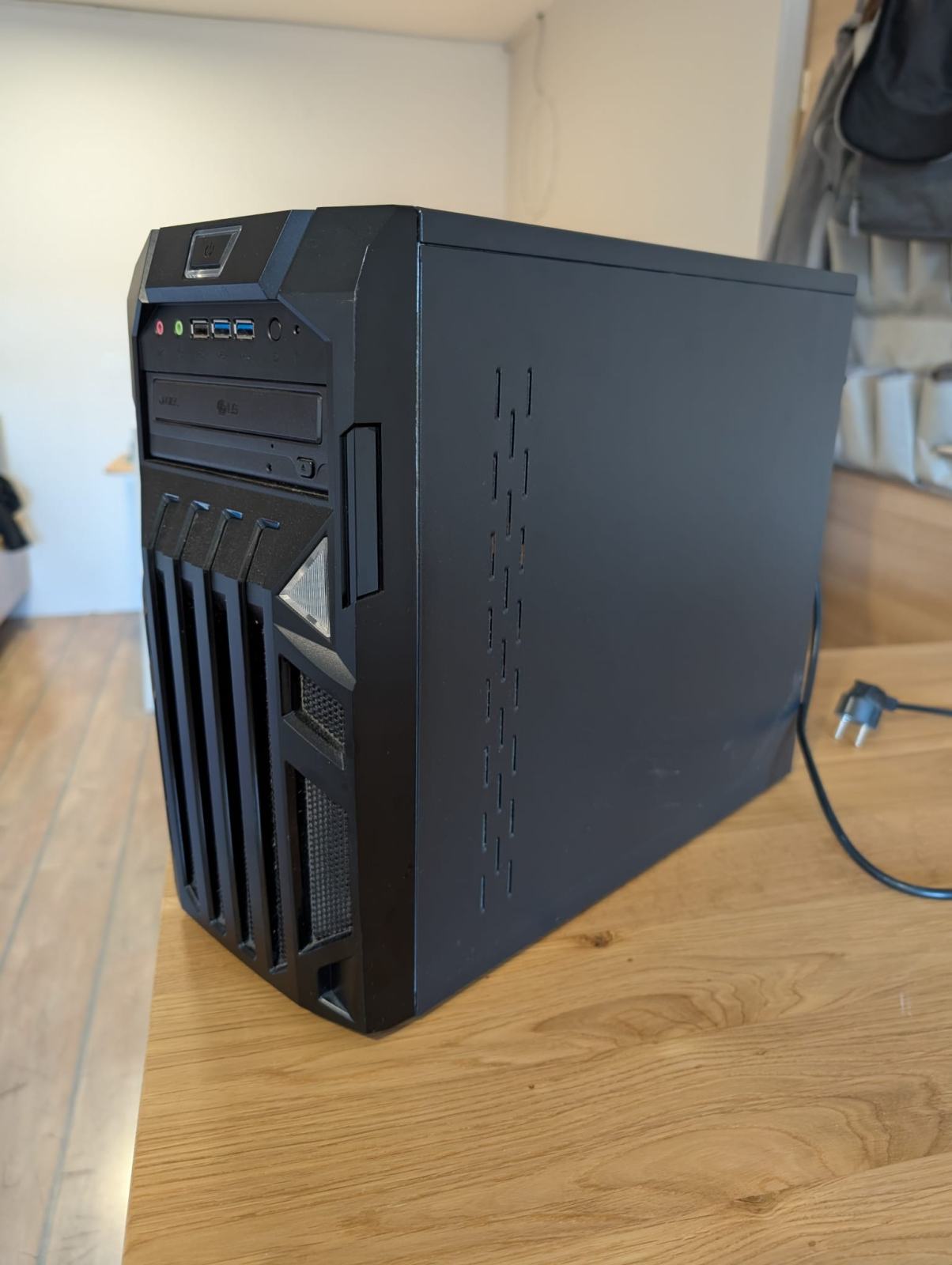 Namizni računalnik PC-E2000-i5G4