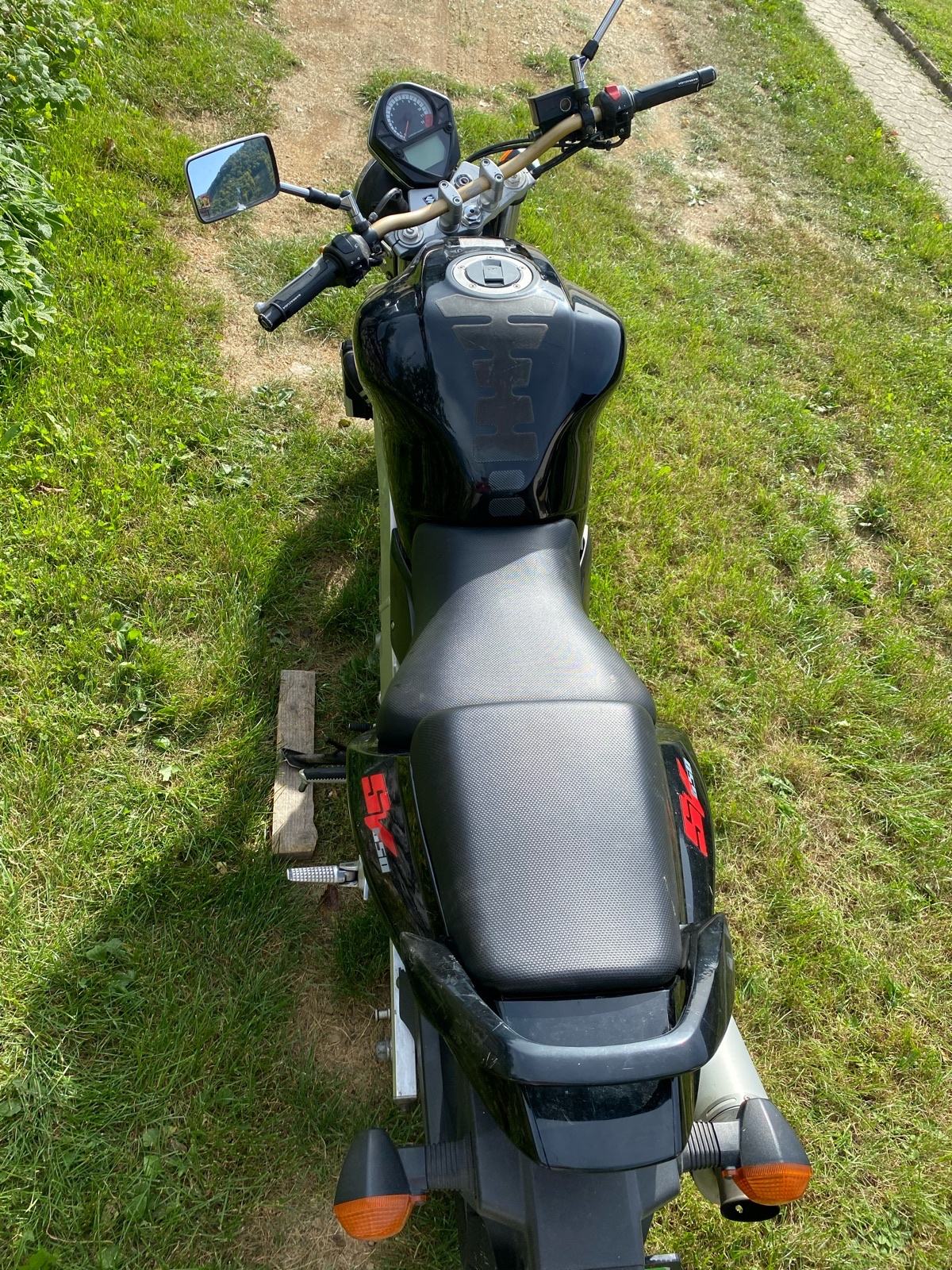 Suzuki SV 650 650 cm3, 2005 l.