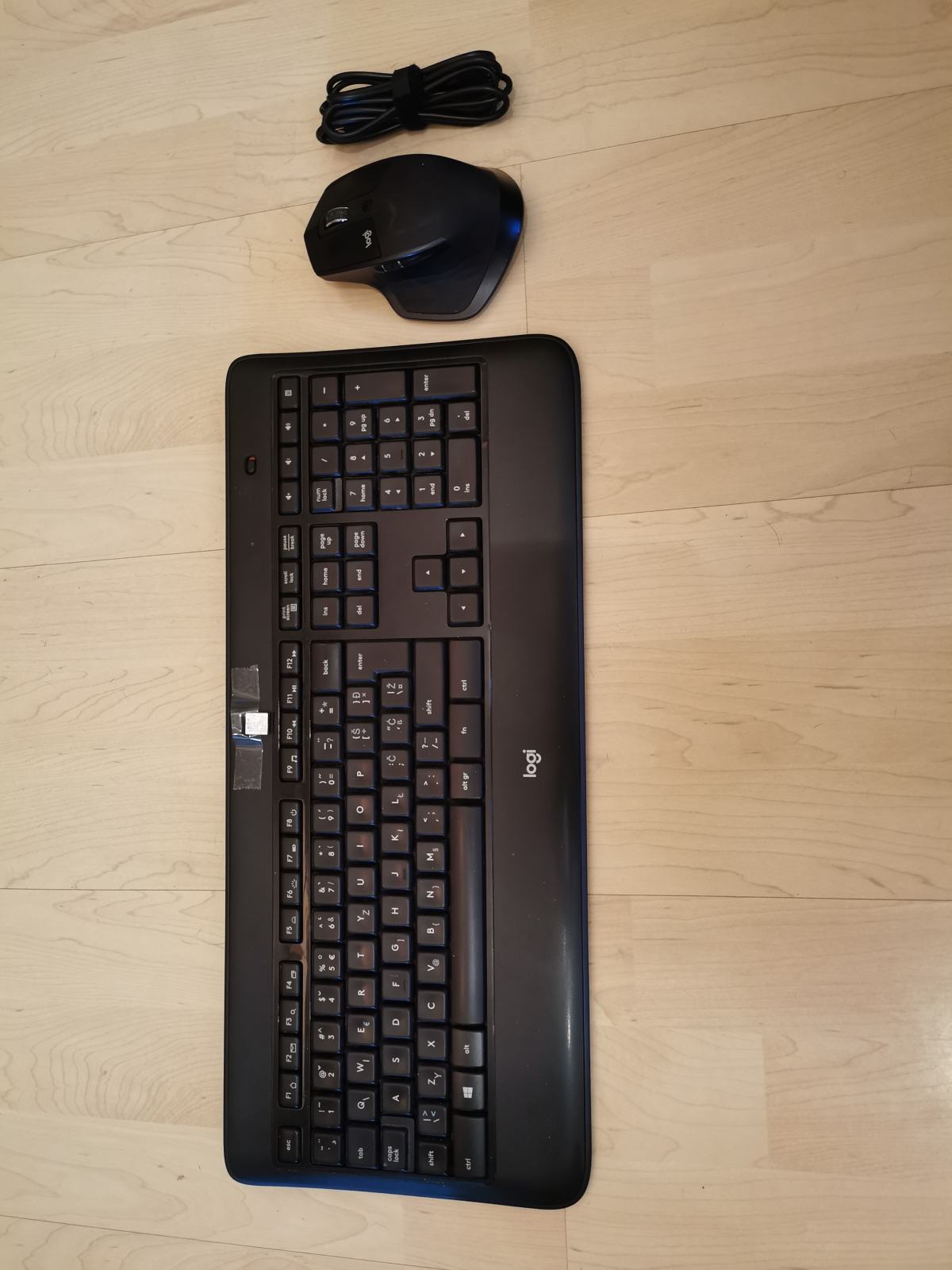 Brezžična tpkovnica Logitech K800 in miš Logitech MX Master 2S komplet