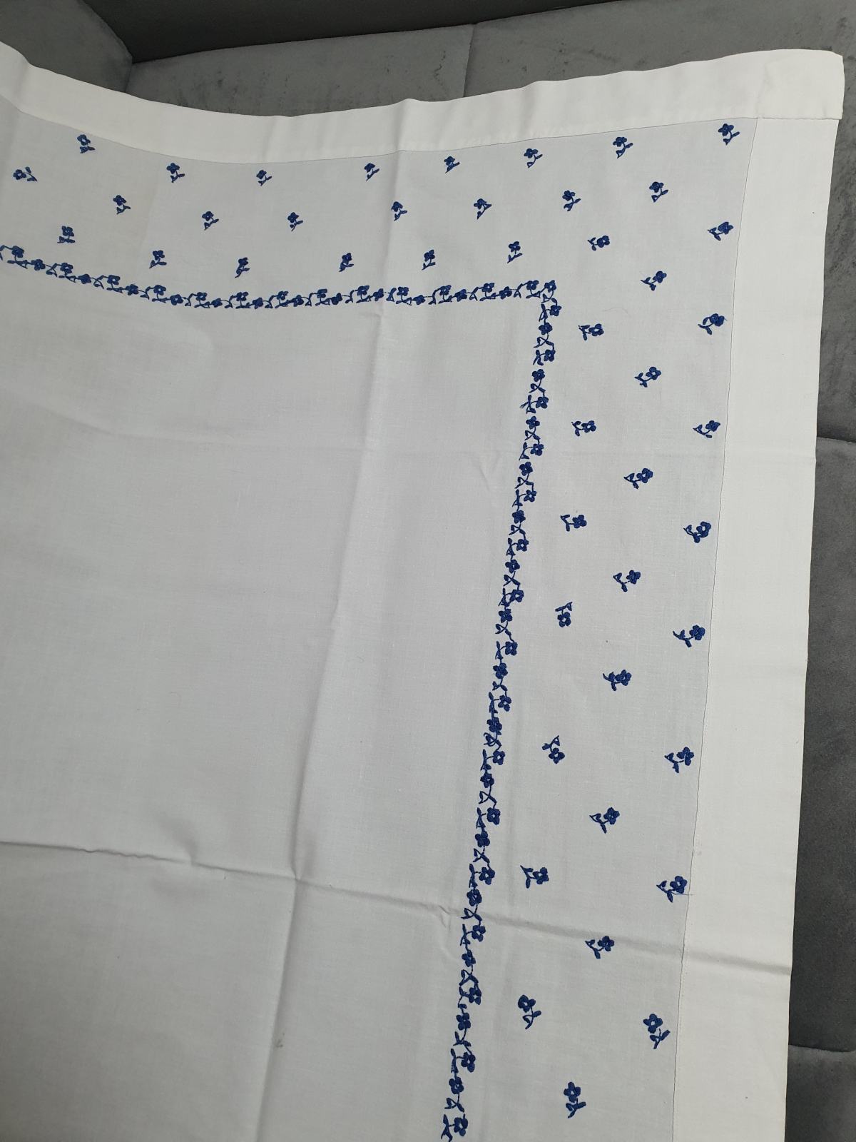 PRT BEL VEZEN, MODER VOZEC 120 X 125 CM